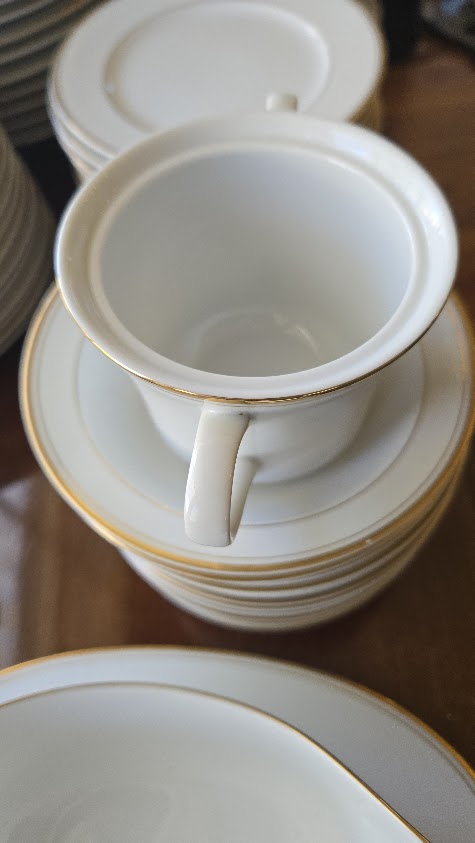 Entire Dinnerware Set Of 88 Pieces Elegant Gold Trimmed Crown Empire ...