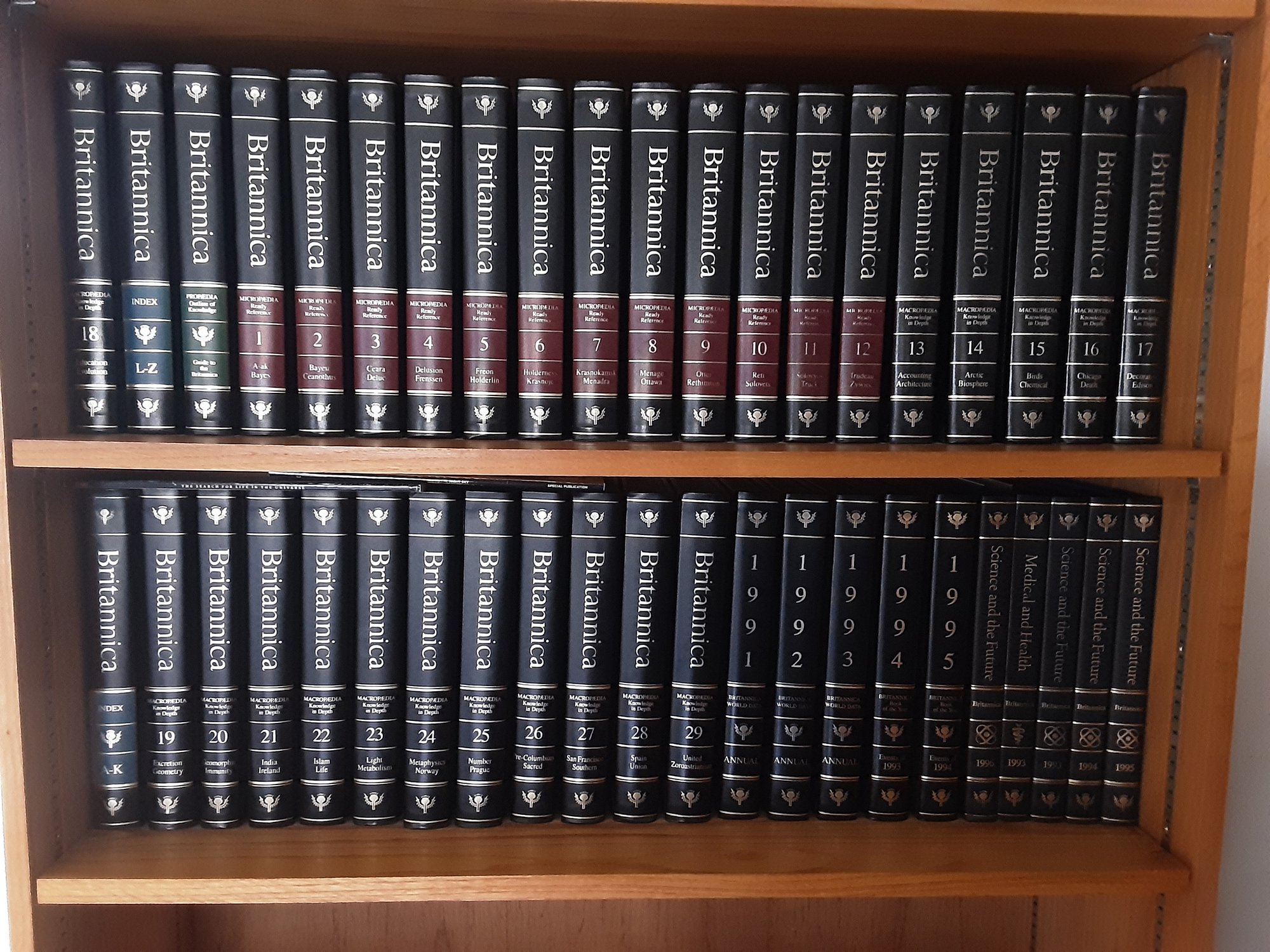 Britannica Encyclopedia Set #2107056 | Auctionninja.com