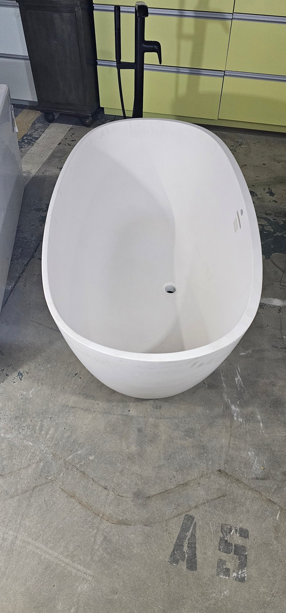 JACUZZI Unwind 59" Oval Freestanding Acrylic Soaking Tub In White ...