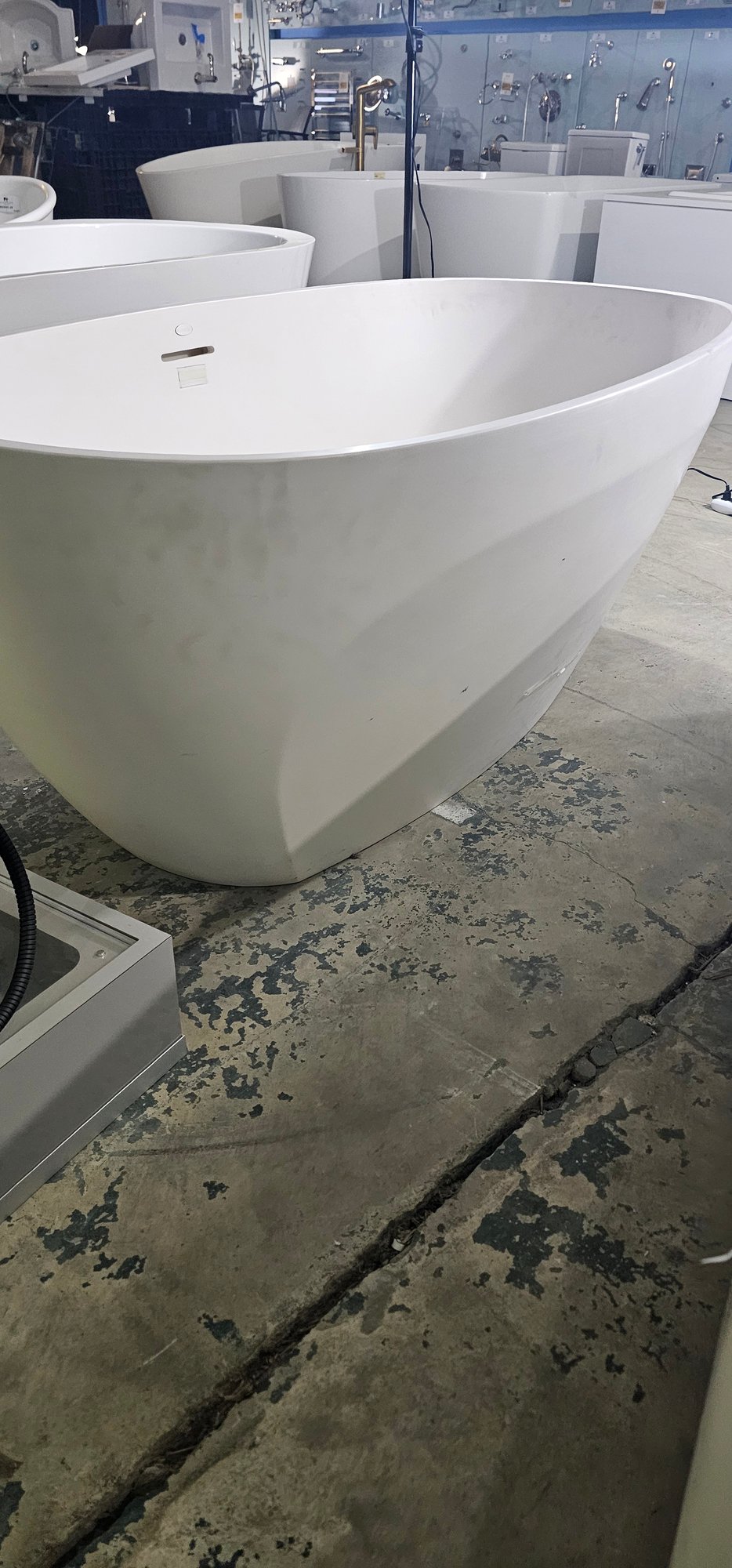 JACUZZI Unwind 59" Oval Freestanding Acrylic Soaking Tub In White ...