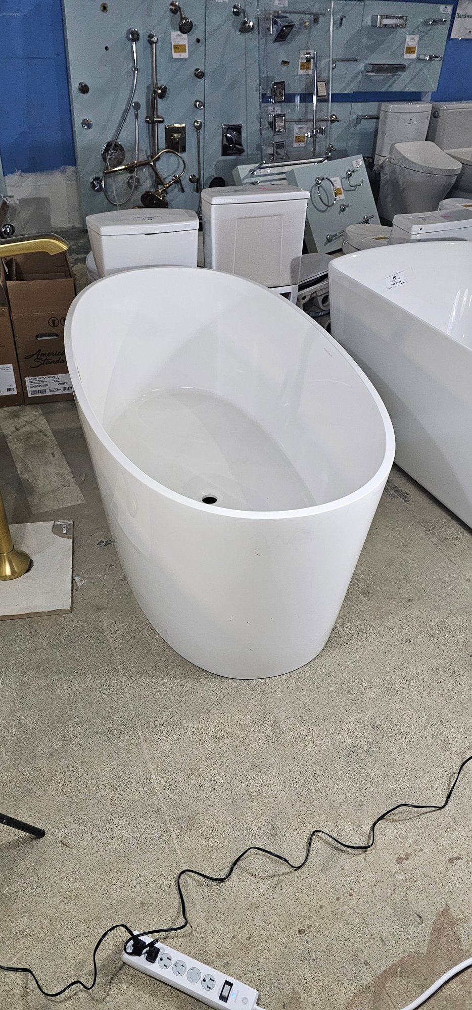 VICTORIA & ALBERT IOS White 59 X 32 Free-Standing Tub / Retail Price ...