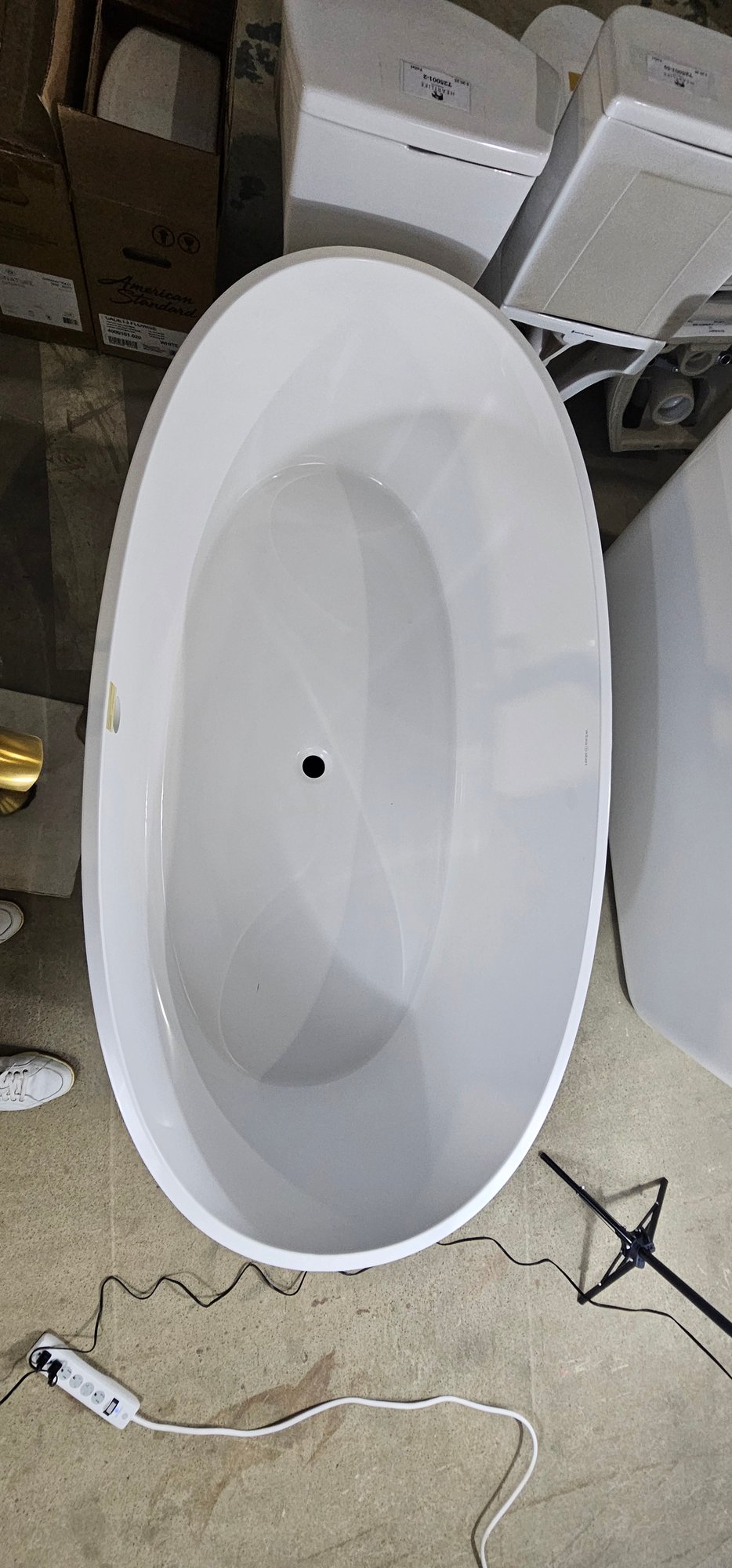 VICTORIA & ALBERT IOS White 59 X 32 Free-Standing Tub / Retail Price ...