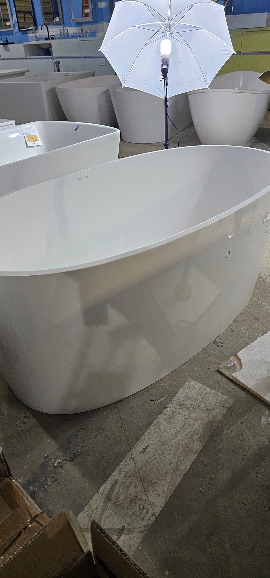VICTORIA & ALBERT IOS White 59 X 32 Free-Standing Tub / Retail Price ...