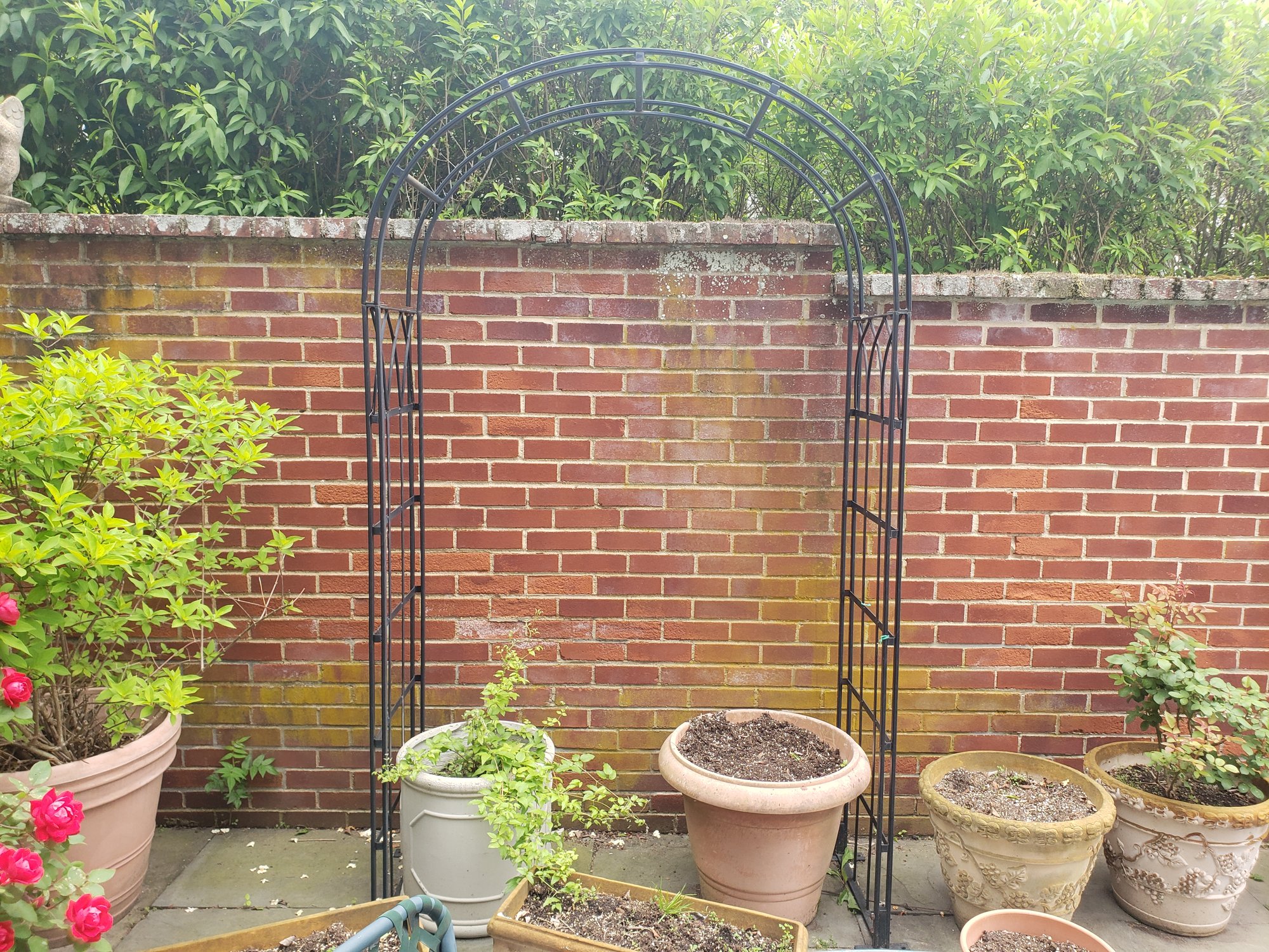 Black Metal Pergola Arbor #2125974 | Auctionninja.com