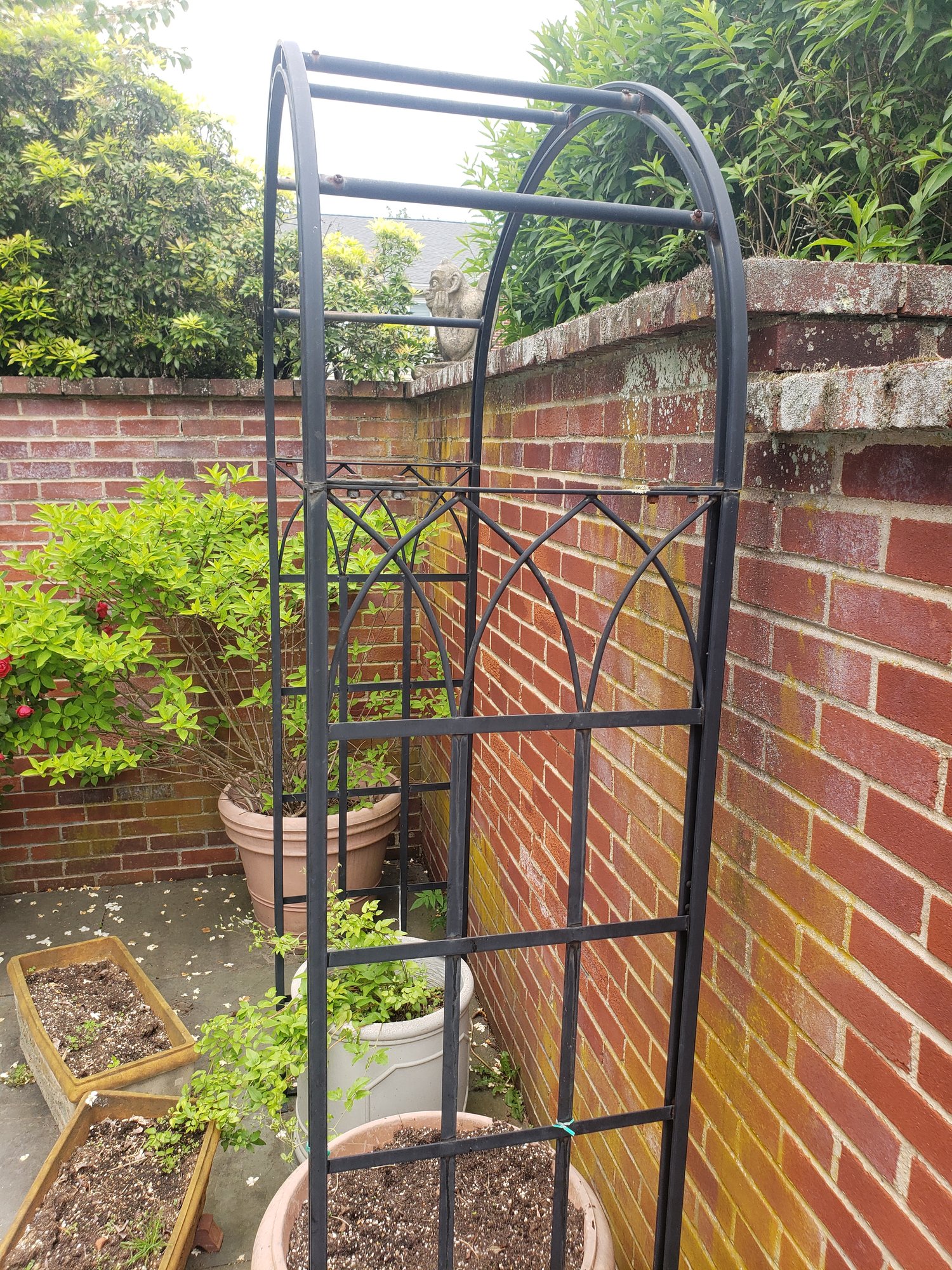 Black Metal Pergola Arbor #2125974 | Auctionninja.com