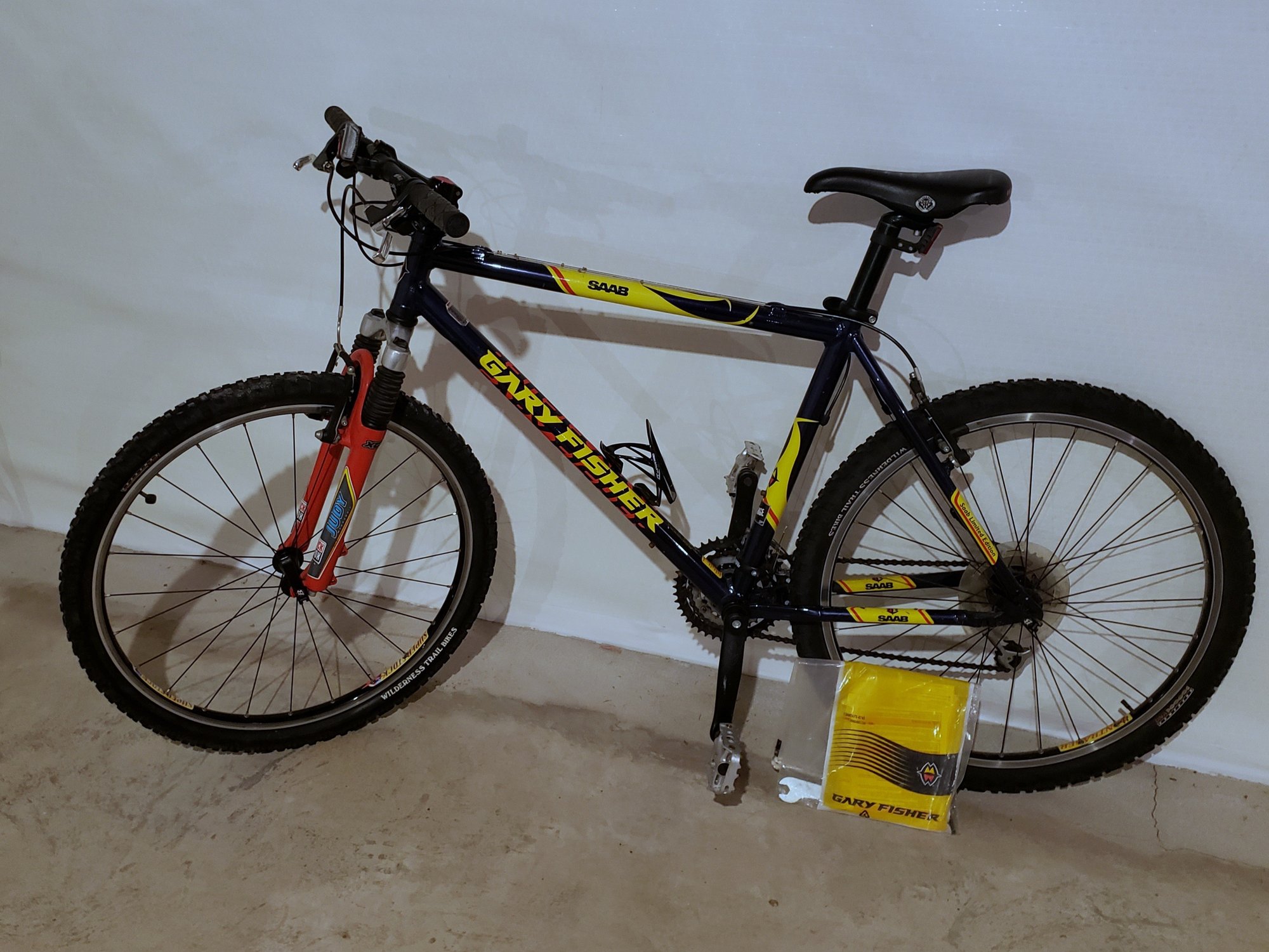 Gary Fisher SAAB Special Edition Bicycle #2136331 | Auctionninja.com