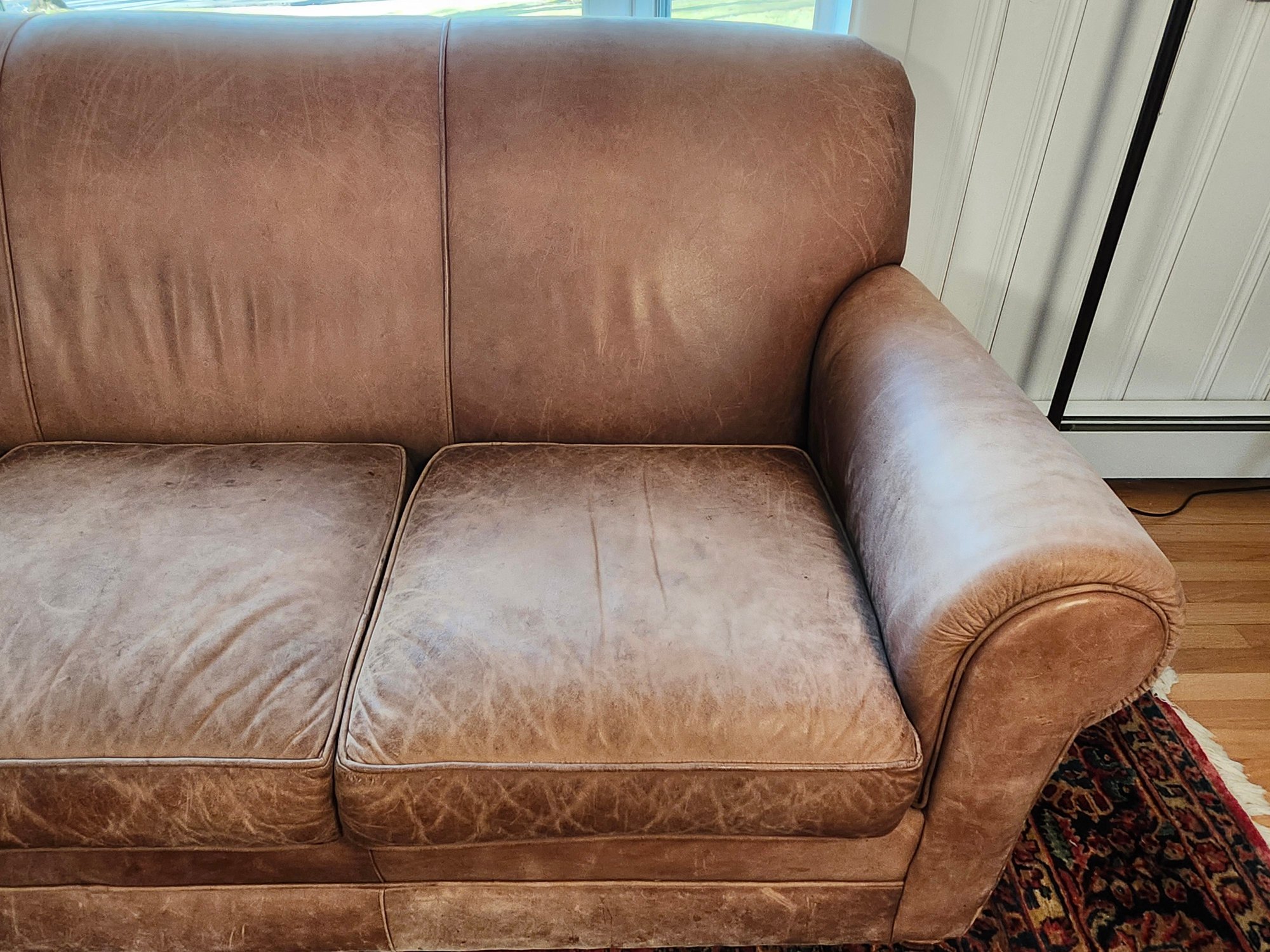 Comfortable Mitchell Gold Leather Sofa #40874956 | Auctionninja.com