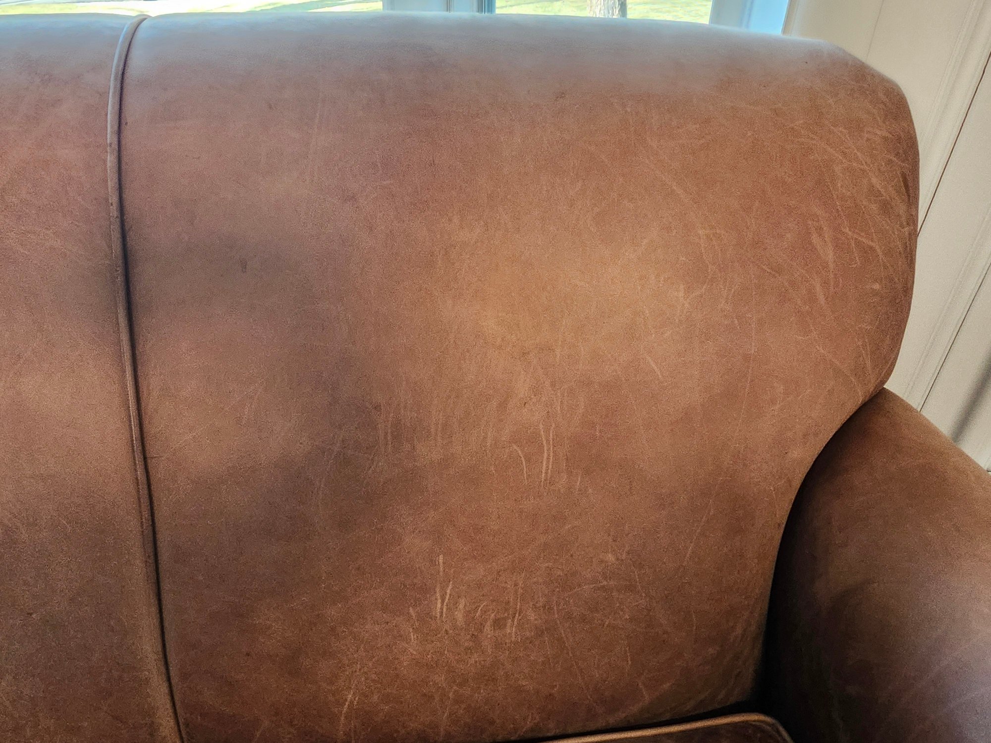 Comfortable Mitchell Gold Leather Sofa #40874956 | Auctionninja.com