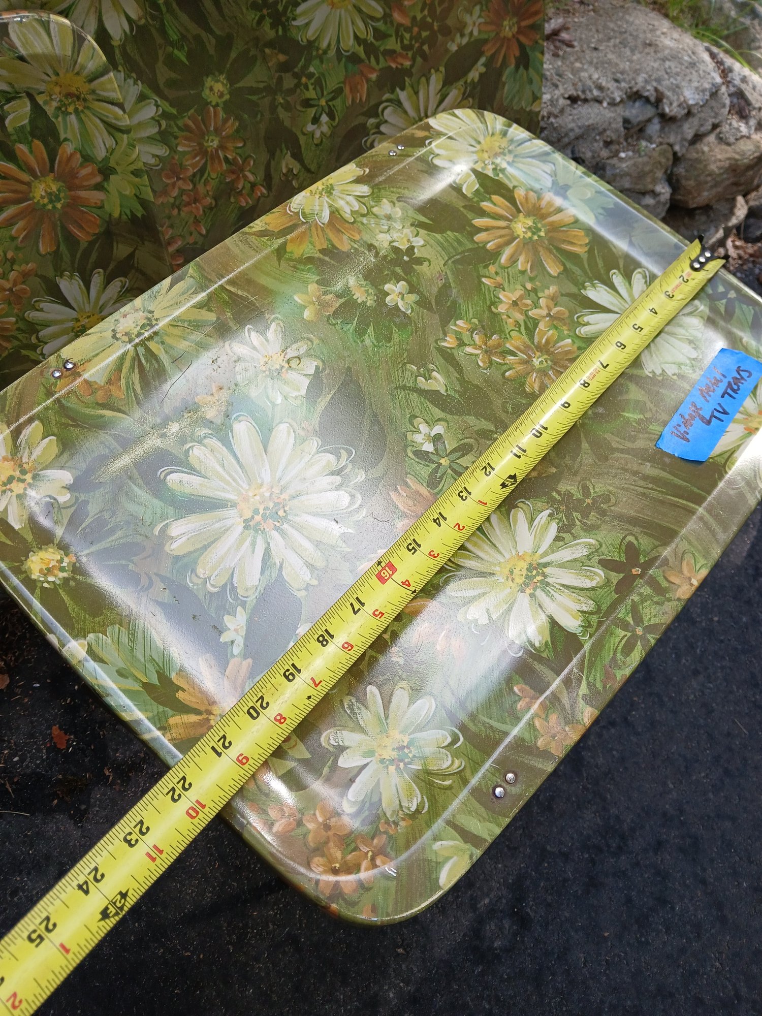 Vintage Metal TV Trays #2335260 | Auctionninja.com