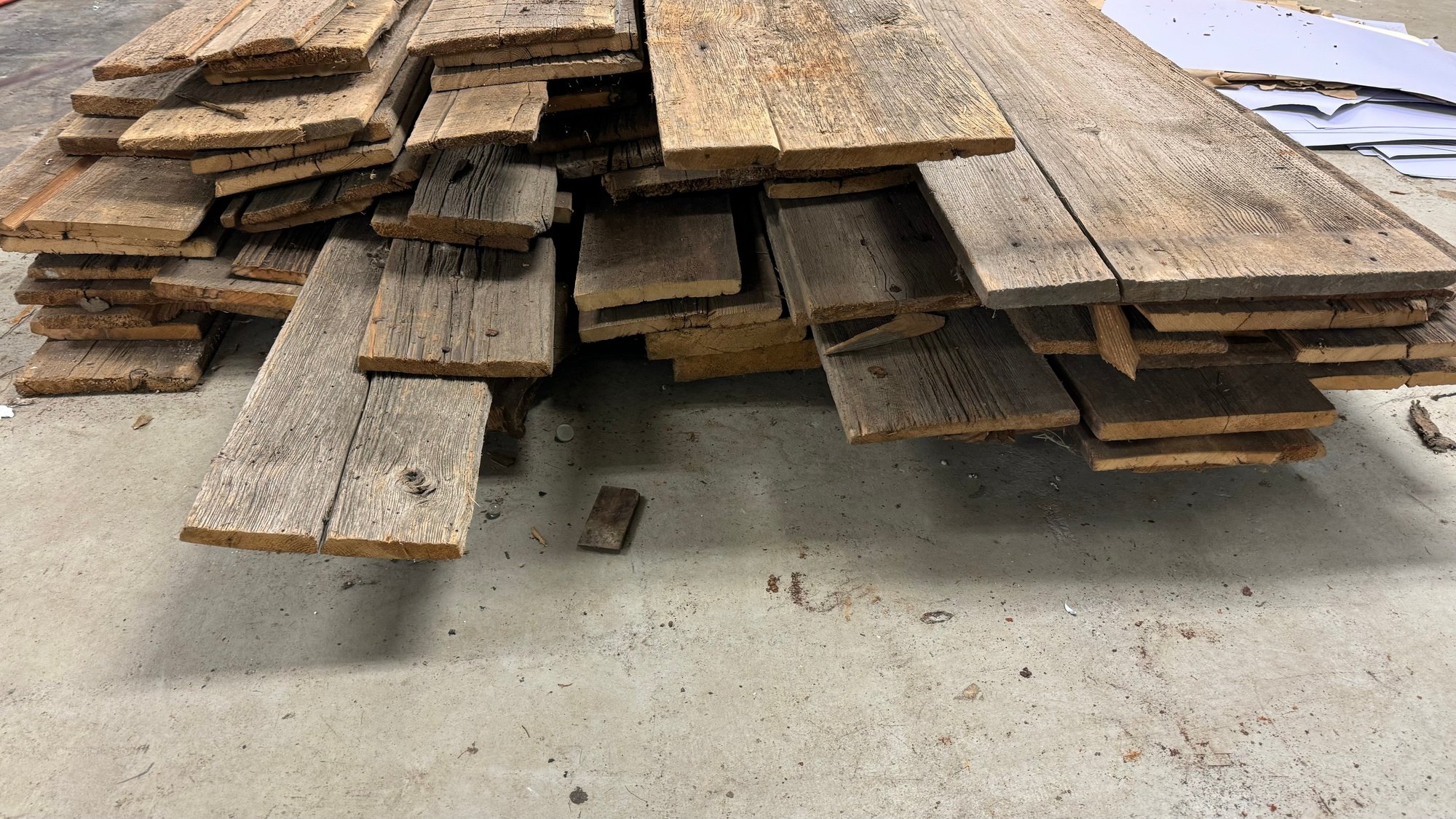 A Group Of 30 Plus Wood Plank From An Old Barn #2033029 | Auctionninja.com