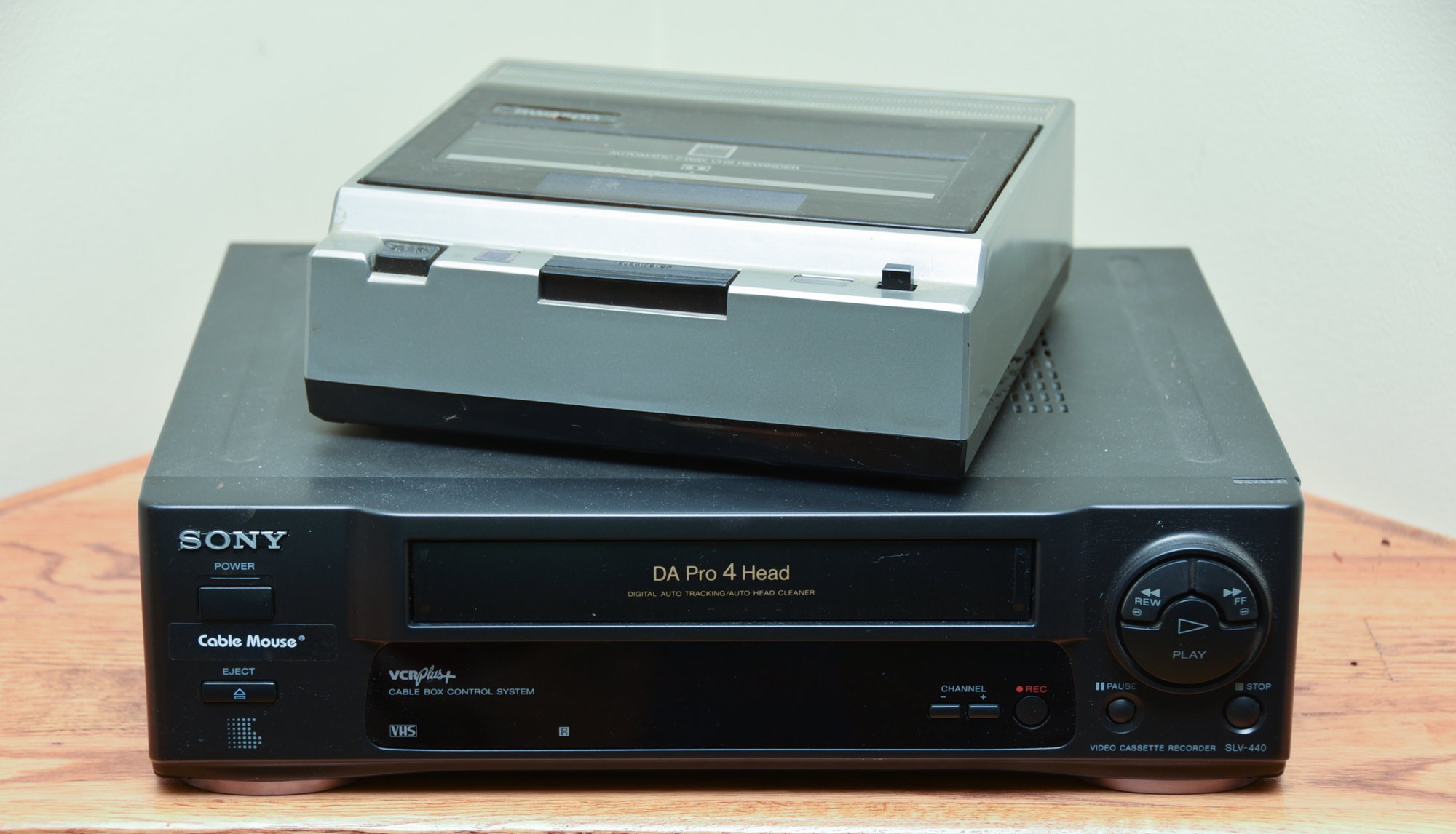Sony DA Pro 4 VHS Player With RW3500 VHS Rewinder #1979929 ...