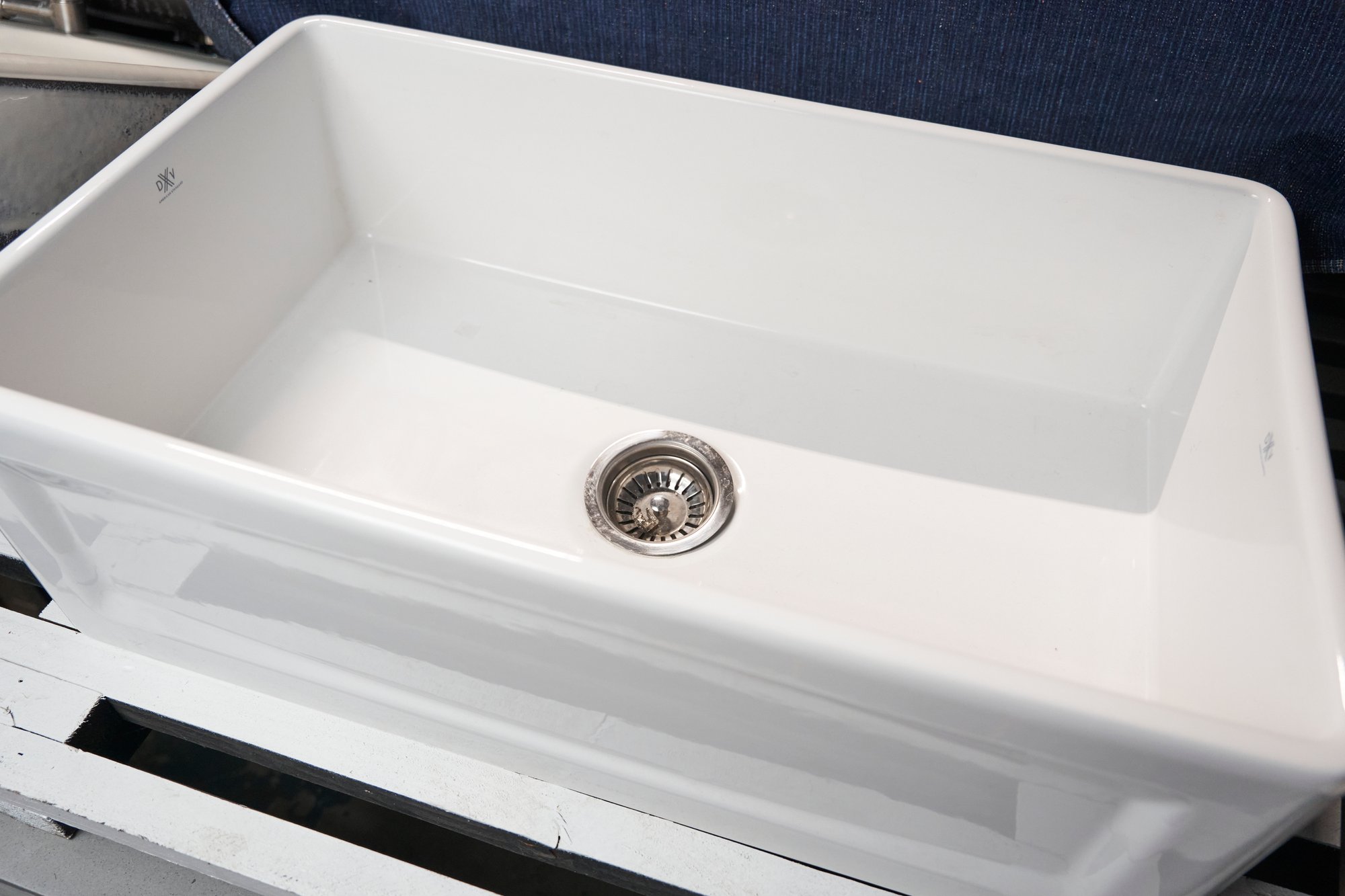 DXV Hillside 30" Fireclay Apron Kitchen Sink With Reversible Front ...