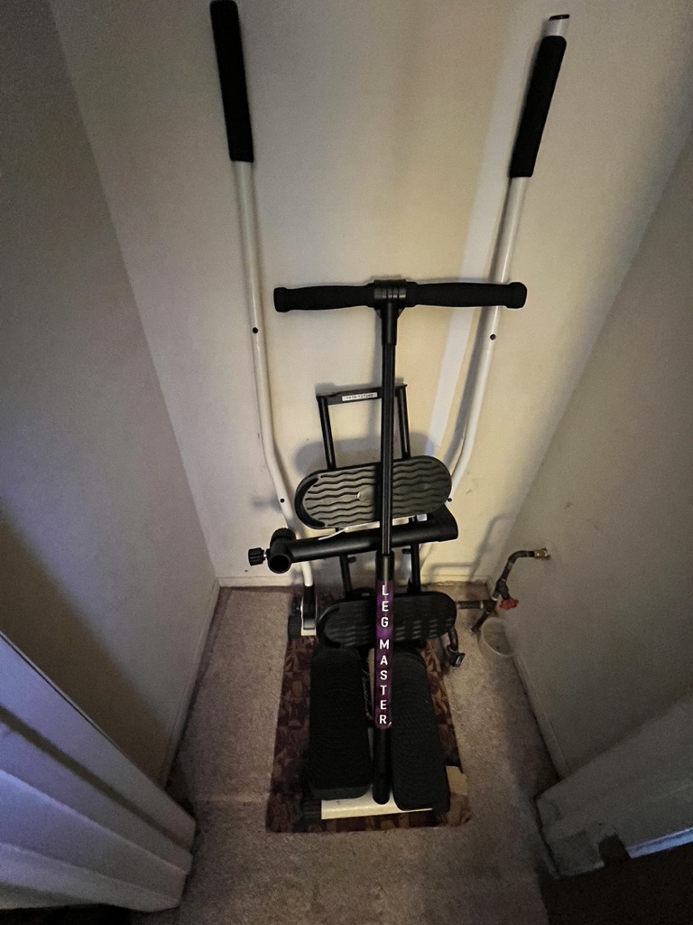 Exercise Machine, Stepper And Leg Master #1949227 | Auctionninja.com