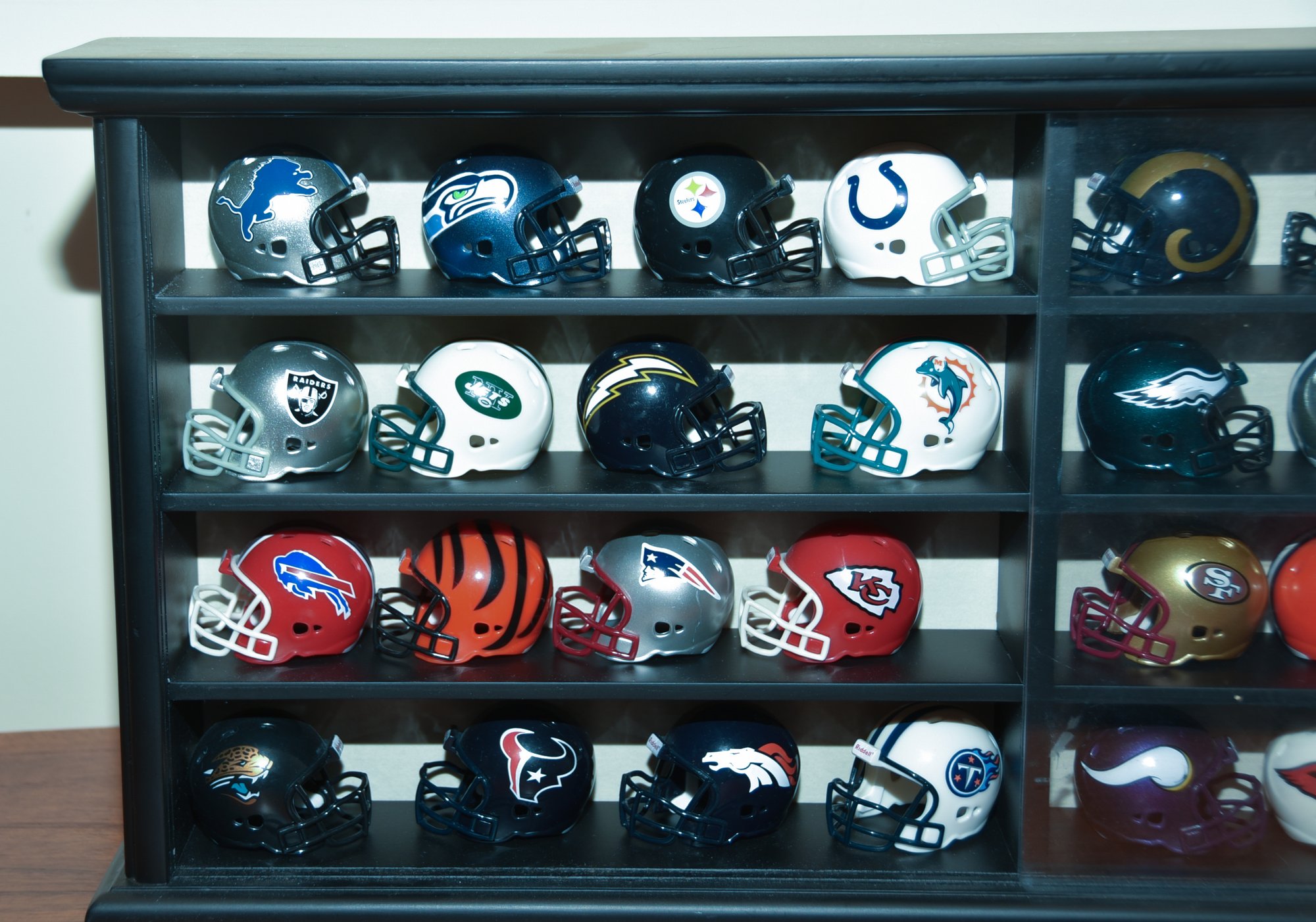 (32) Piece Miniature NFL Football Helmet Collection In Case #1954355 ...