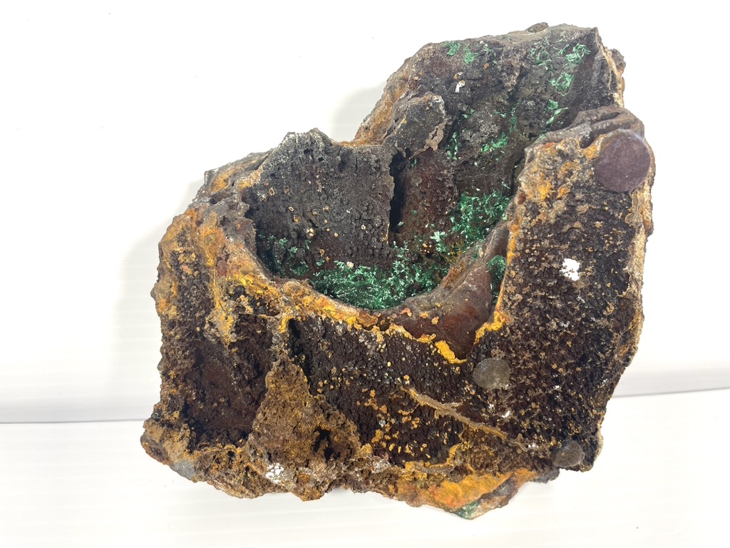 Adamite ? Malachite . Large Geode #1927777 | Auctionninja.com