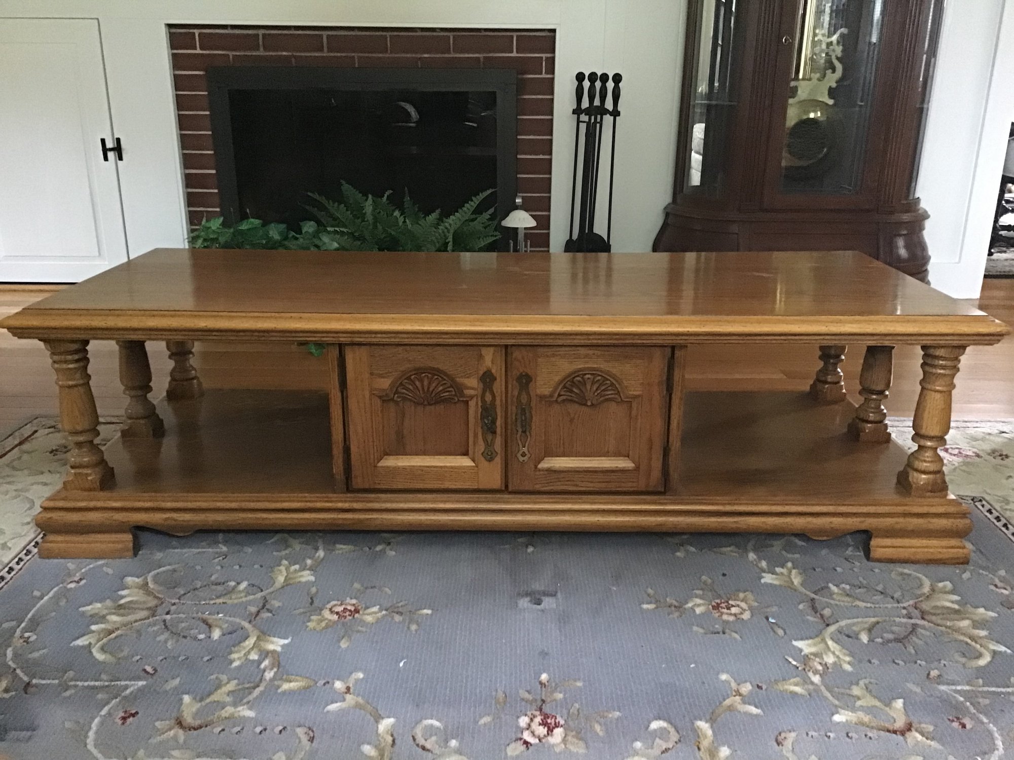 BROYHILL Premier Collection Oak Coffee Table #1923275 | Auctionninja.com