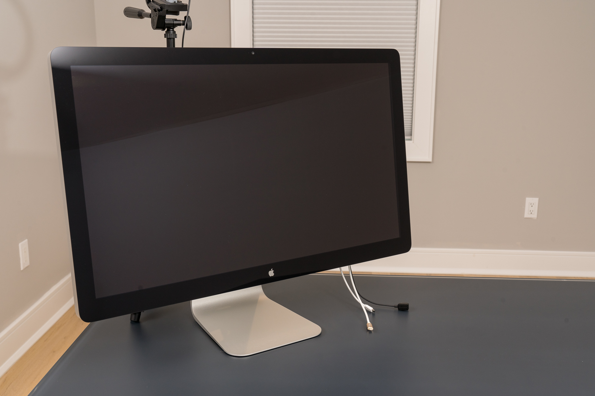 Apple Display Monitor #1930560 | Auctionninja.com