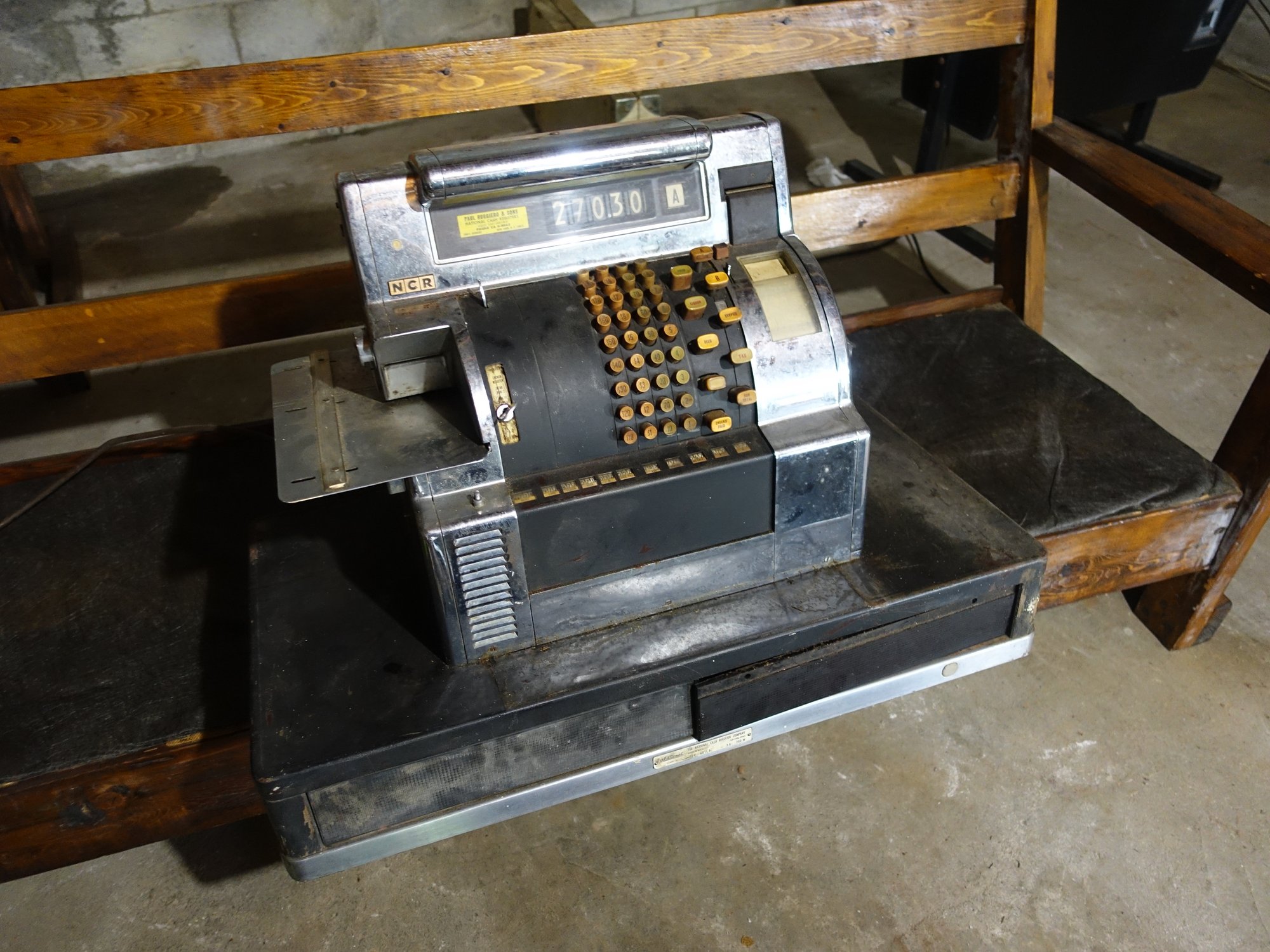 Vintage Old Style Cash Register #1920691 | Auctionninja.com