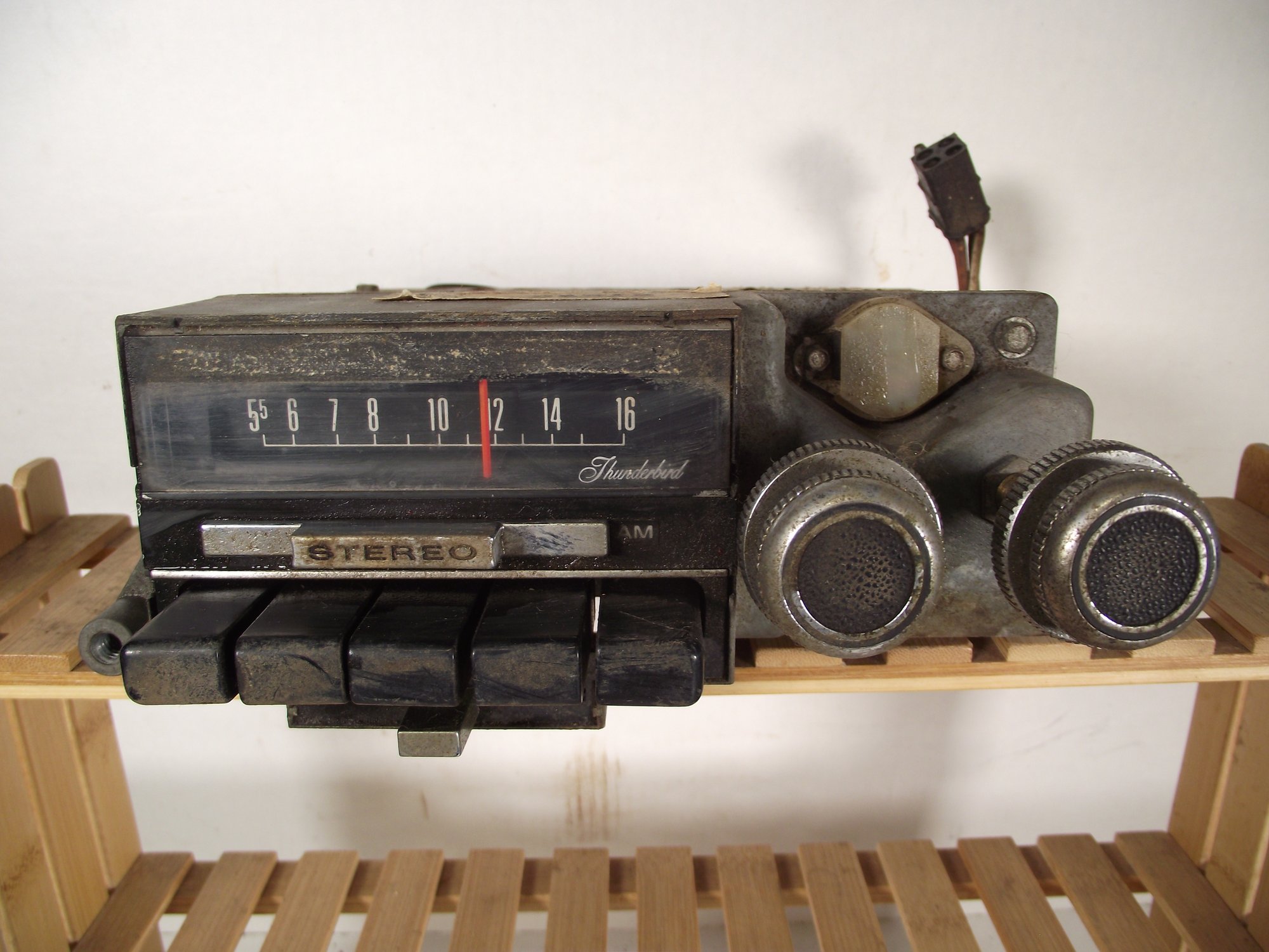 Vintage 1970's Ford Thunderbird Car Radio #2126118 | Auctionninja.com