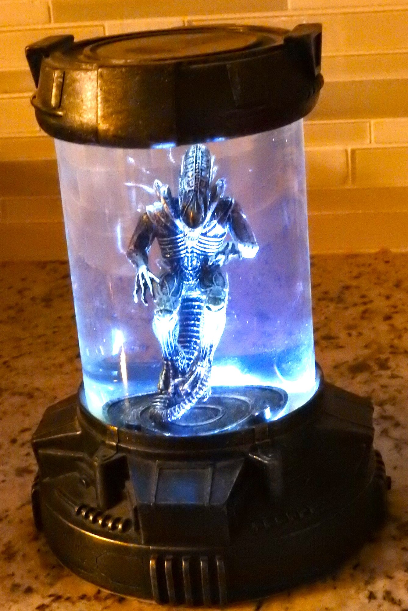 Numbered Aliens Xenomorph Warrior Sculpture In Liquid Chamber Lighted