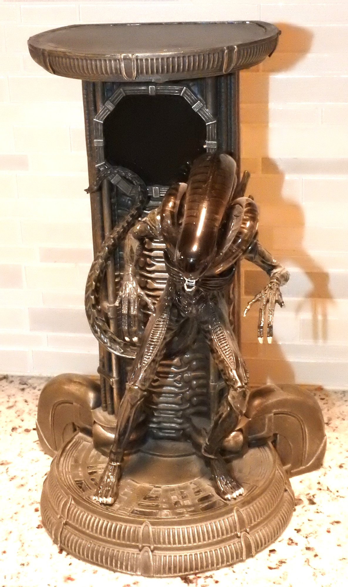 Vintage Animorph Aliens Clock #40808035 | Auctionninja.com