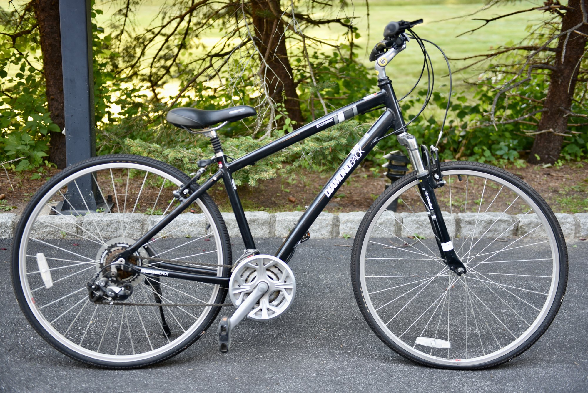 Diamondback Edgewood Hybrid Bicycle #40789654 | Auctionninja.com