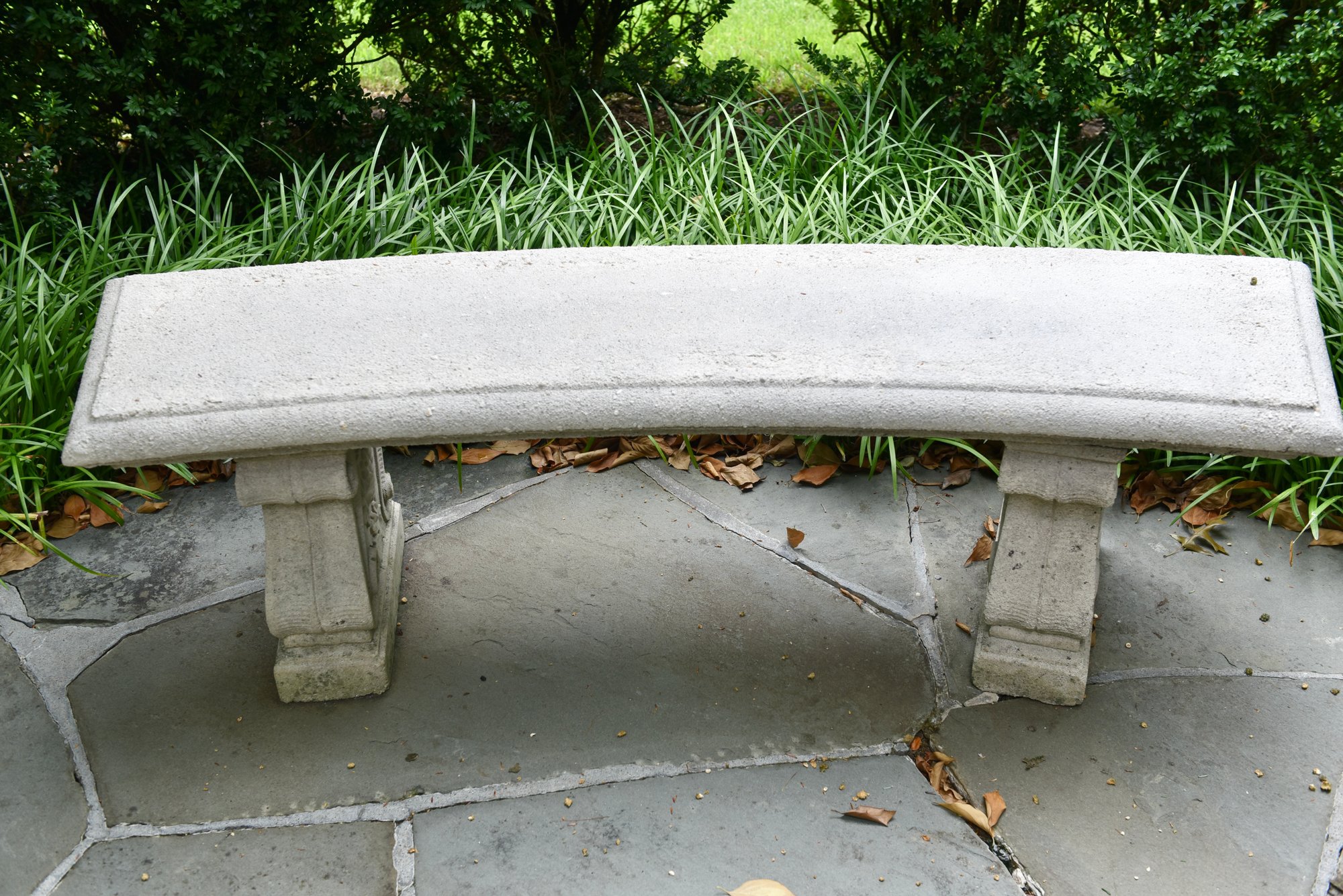 Haddonstone Single Curved Stone Bench #40797228 | Auctionninja.com