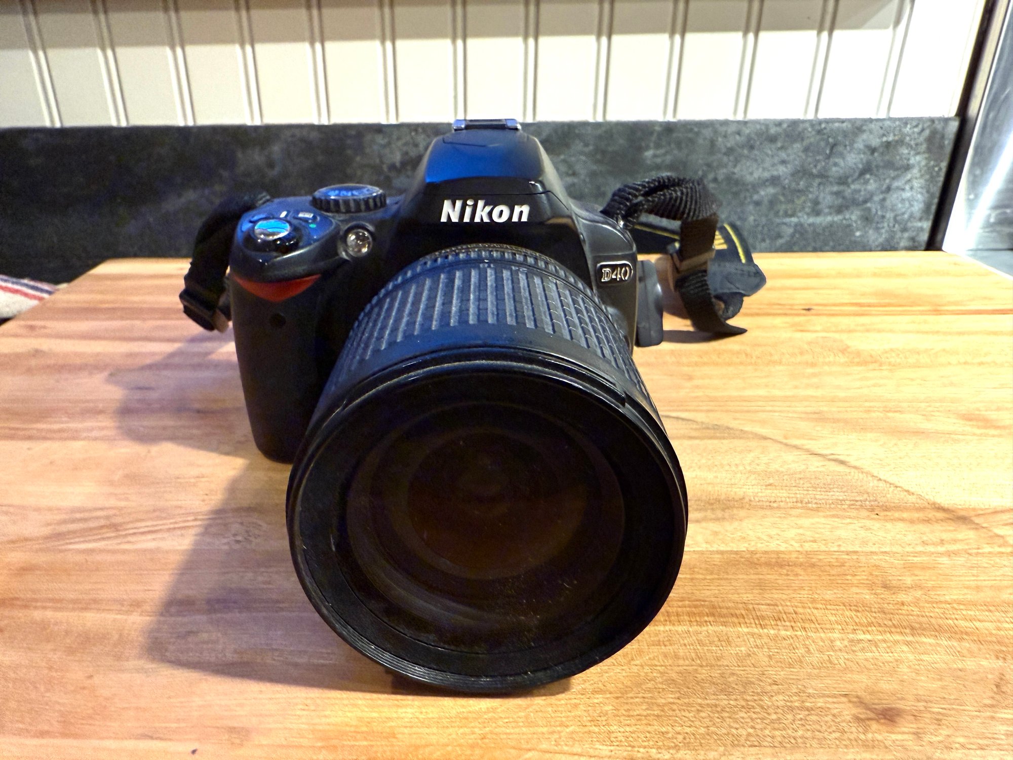 Nikon D40 6.1 Megapixel Digital Camera With Strap And Nikon Lens 18 ...