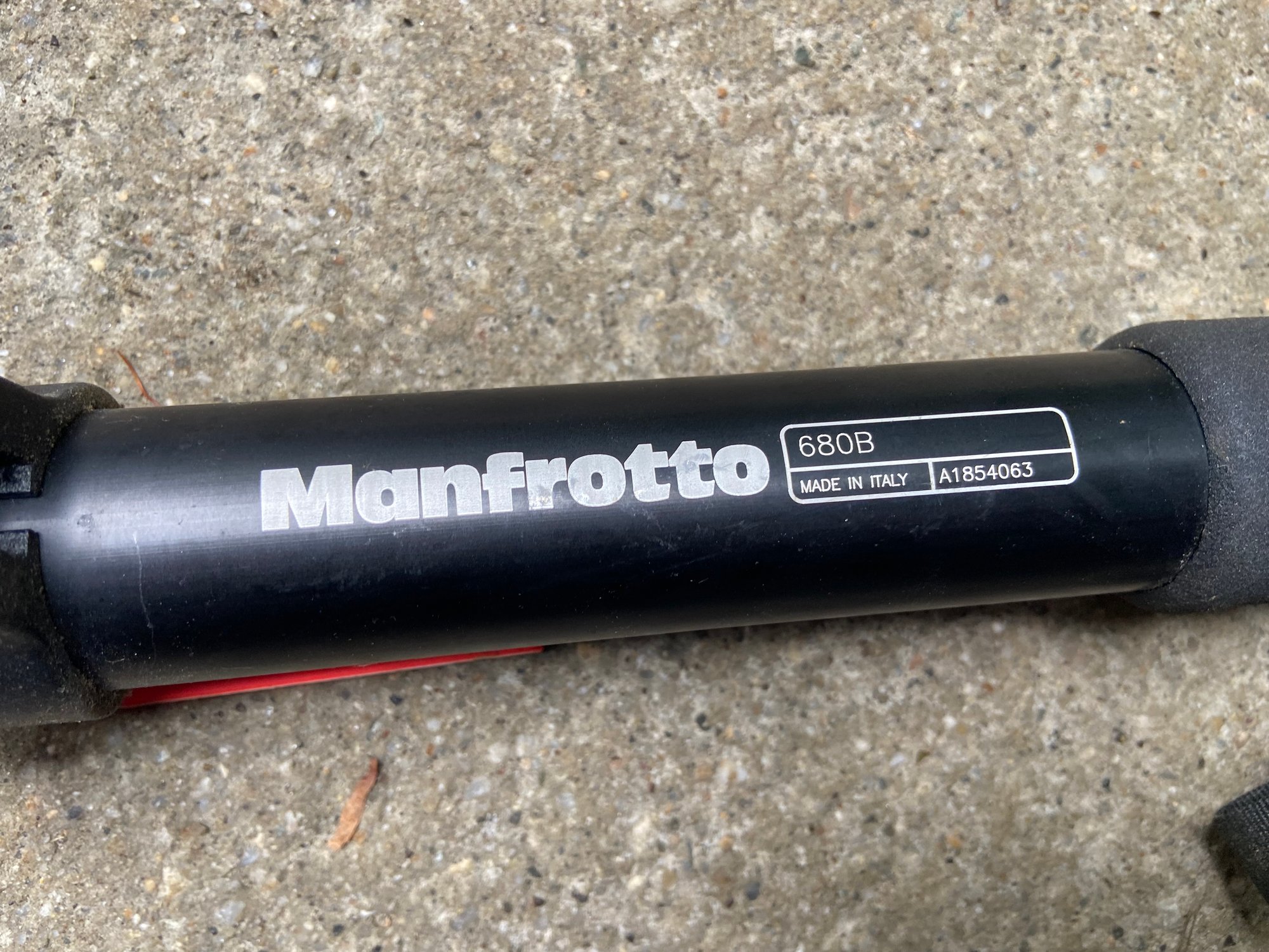 Manfrotto 680B Monopod 61" #1928040 | Auctionninja.com