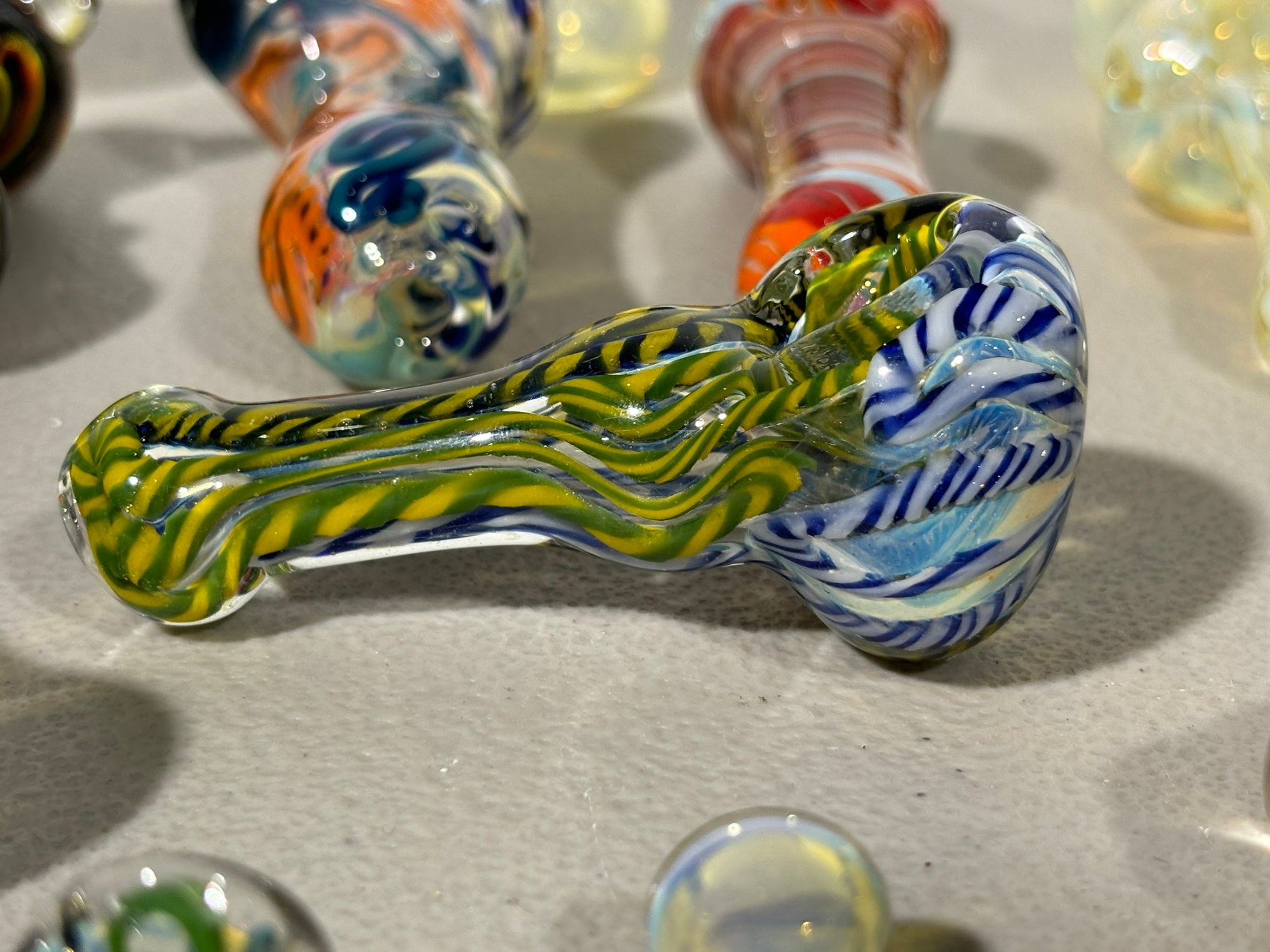 Art Glass Cannabis Pipes New From Artisan - C #40796931 | Auctionninja.com