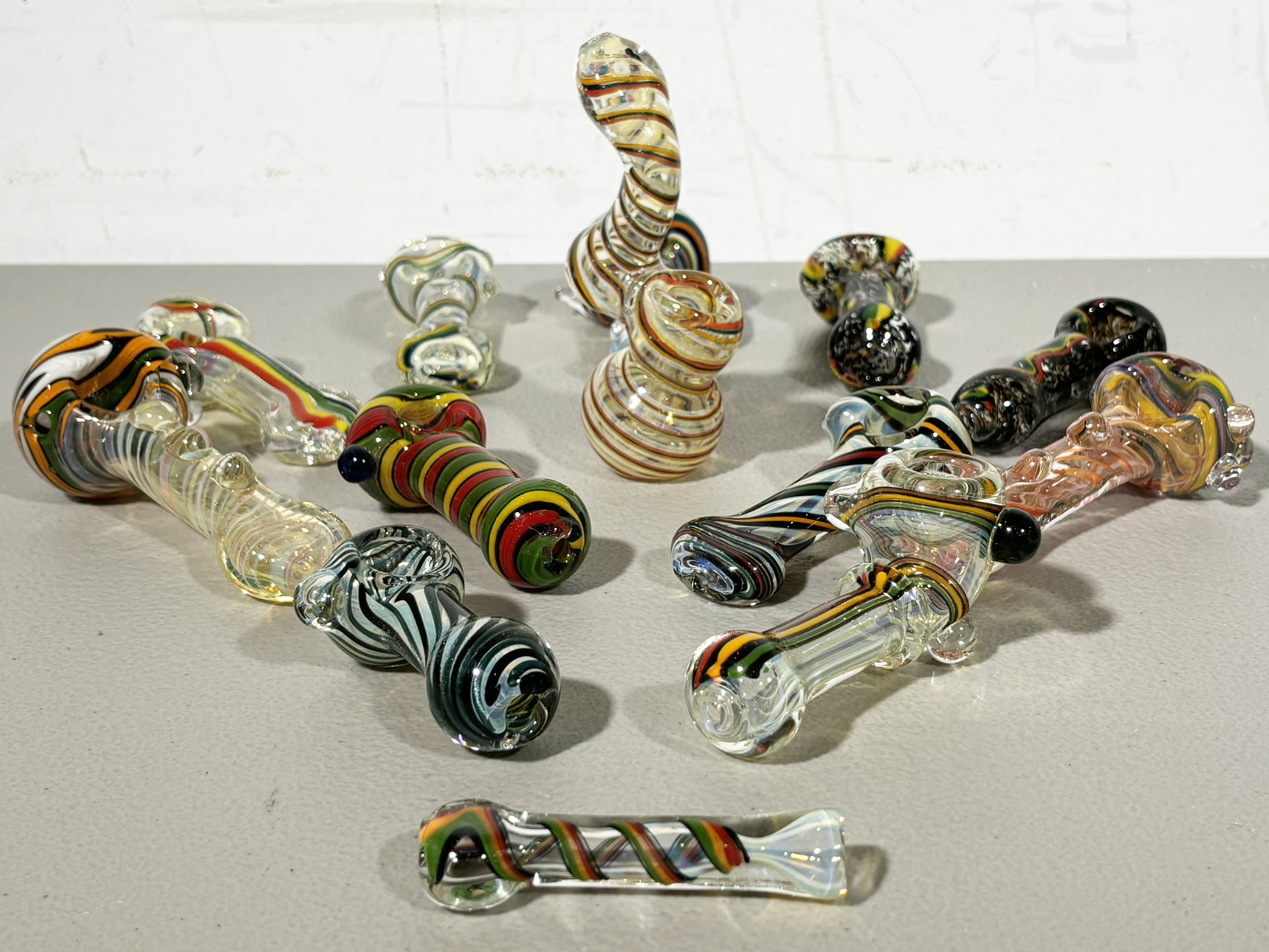 Hand Blown Art Glass Cannabis Pipes - F #40796934 | Auctionninja.com