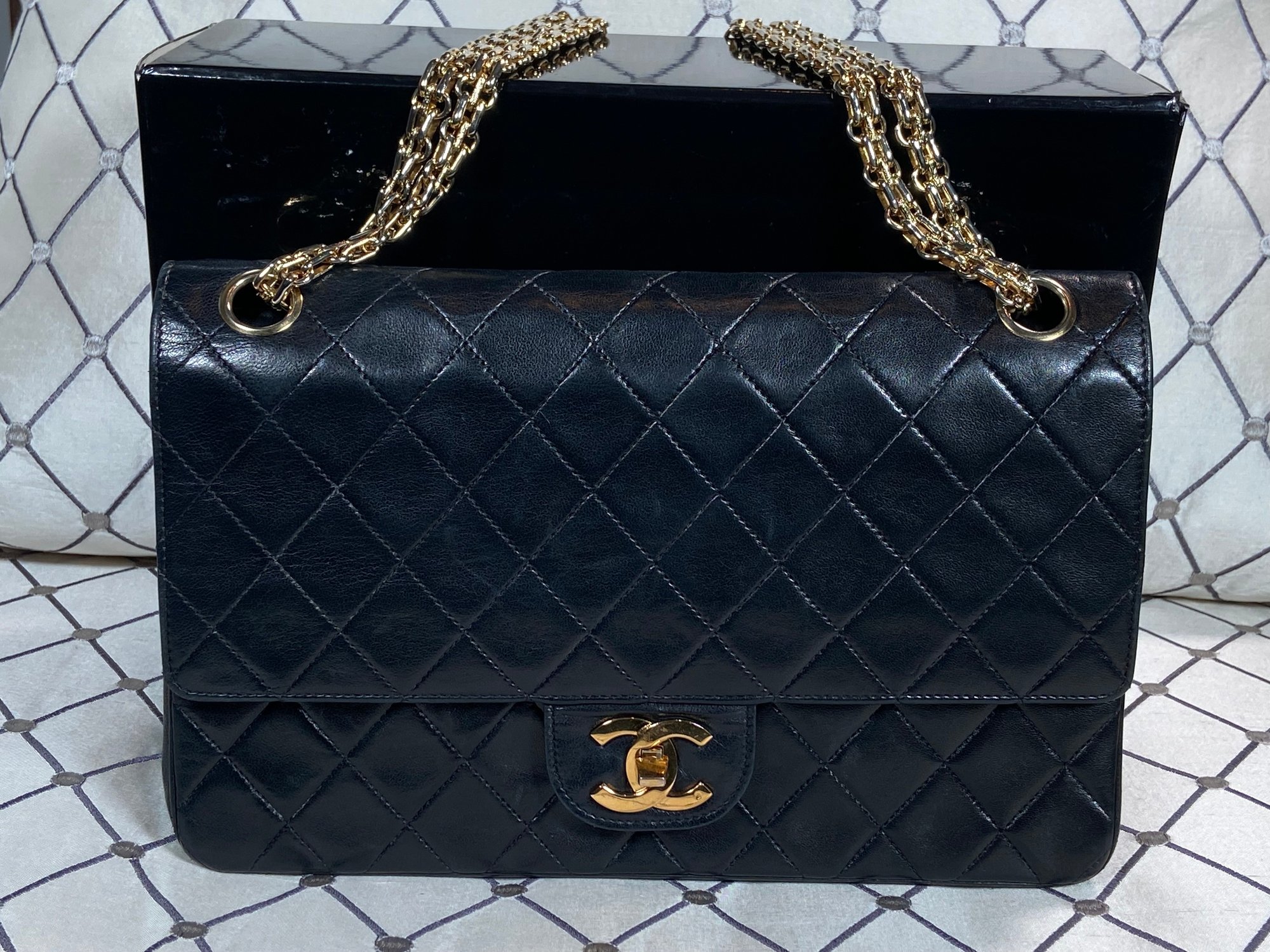 Wonderful CHANEL Black Quilted Double Flap Purse - Made In France - Has ...