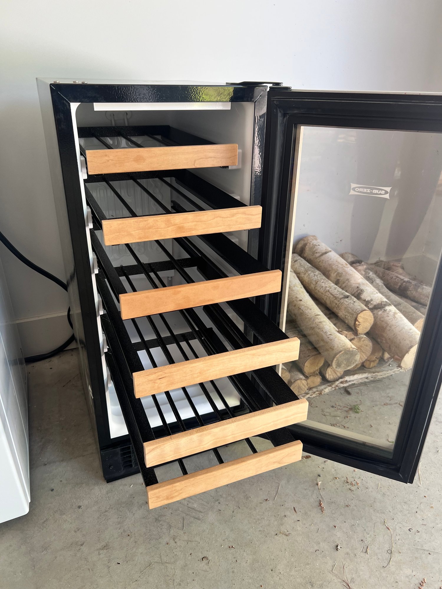 Sub-Zero 15" Built-In Wine Fridge #2122606 | Auctionninja.com