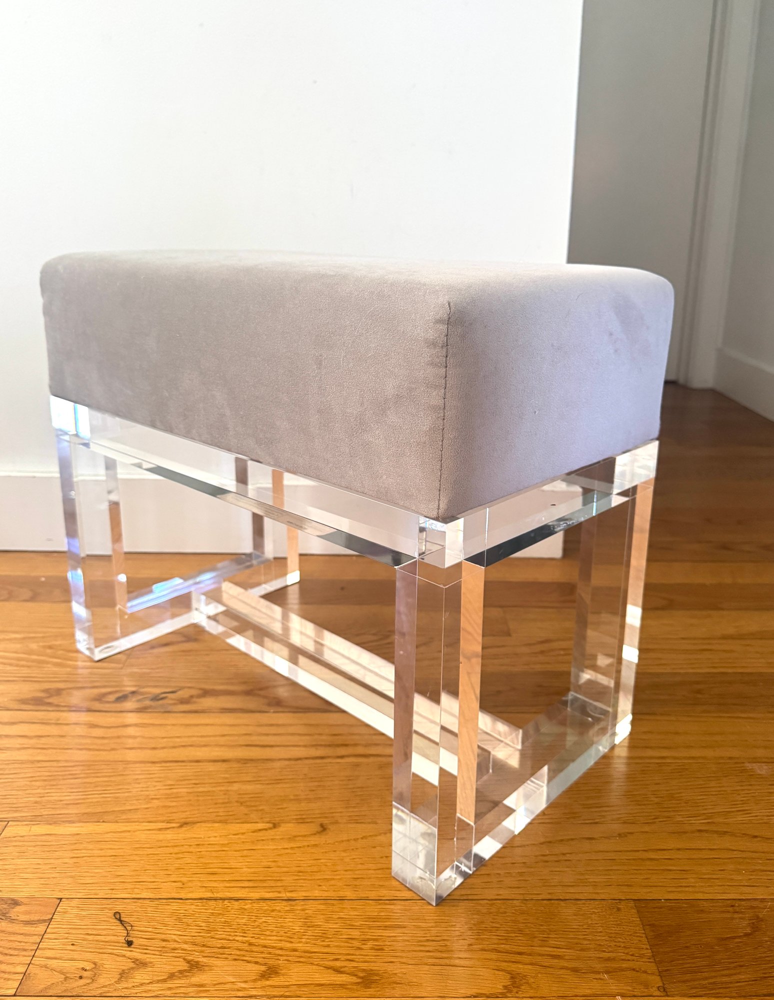 Interlude Home Petite Acrylic Bench #2044458 | Auctionninja.com