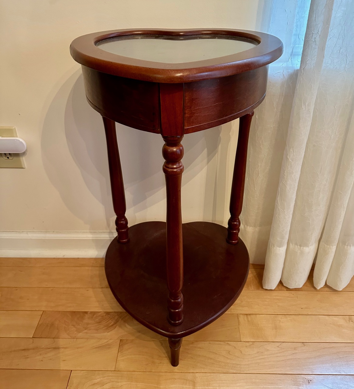 Heart Shaped Display Table By Powell Furniture #1432375 | Auctionninja.com