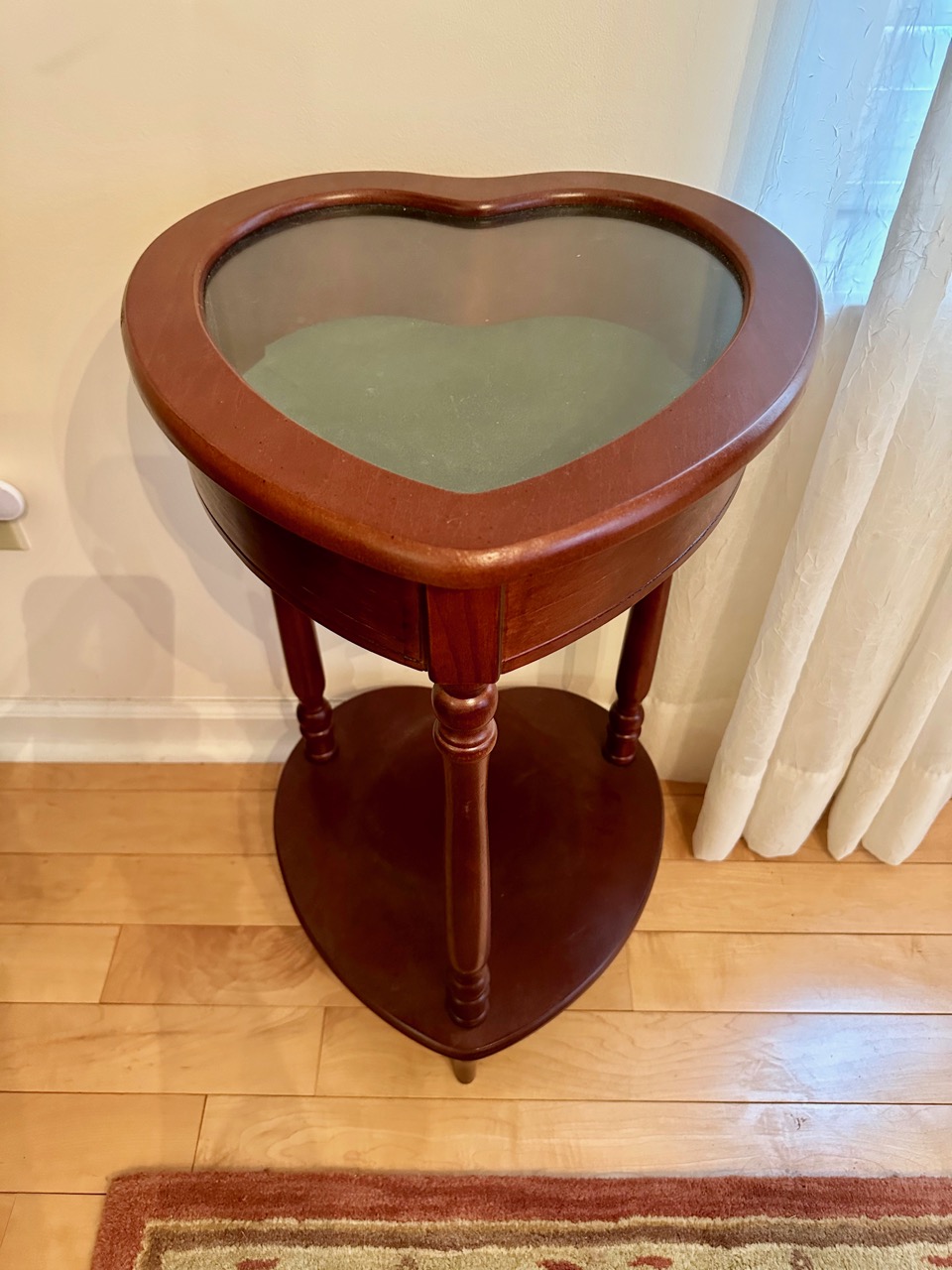 Heart Shaped Display Table By Powell Furniture #1432375 | Auctionninja.com