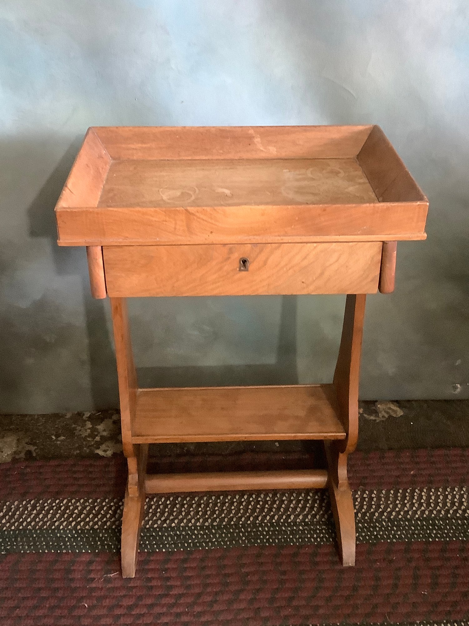 Tray Top Neoclassical Bedside Table With Drawer #1945824 | Auctionninja.com