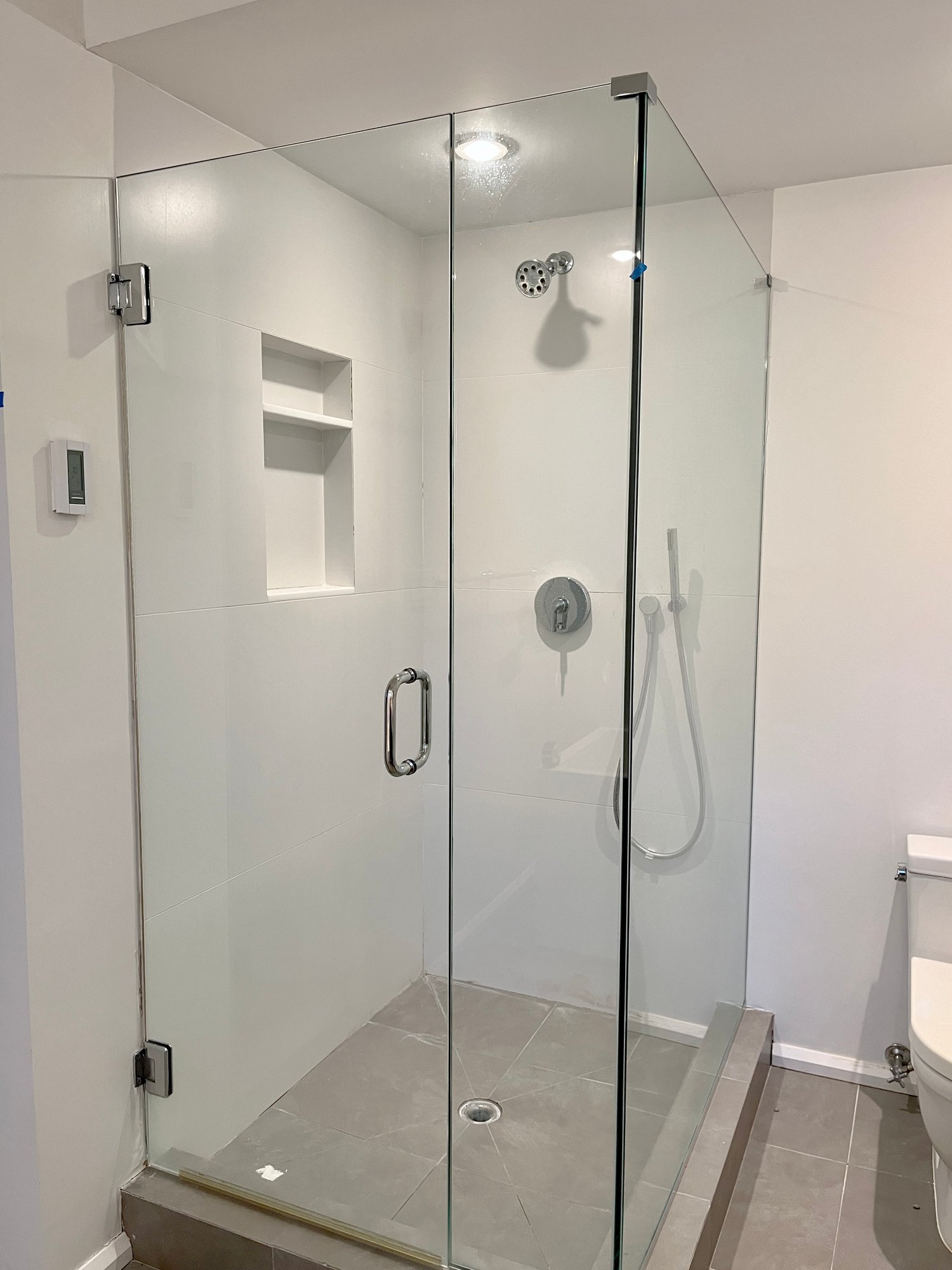 A Frameless Glass Shower Enclosure - Bath 1A #40808335 | Auctionninja.com