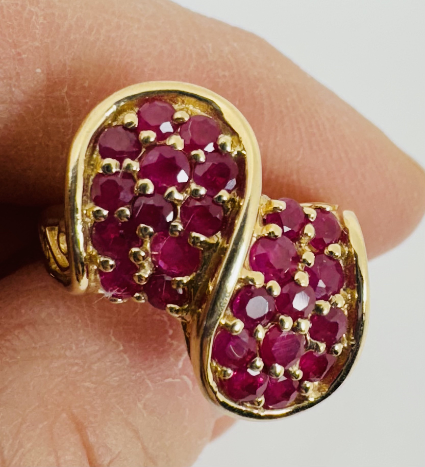 PRETTY 10K GOLD RUBY RING #2100645 | Auctionninja.com