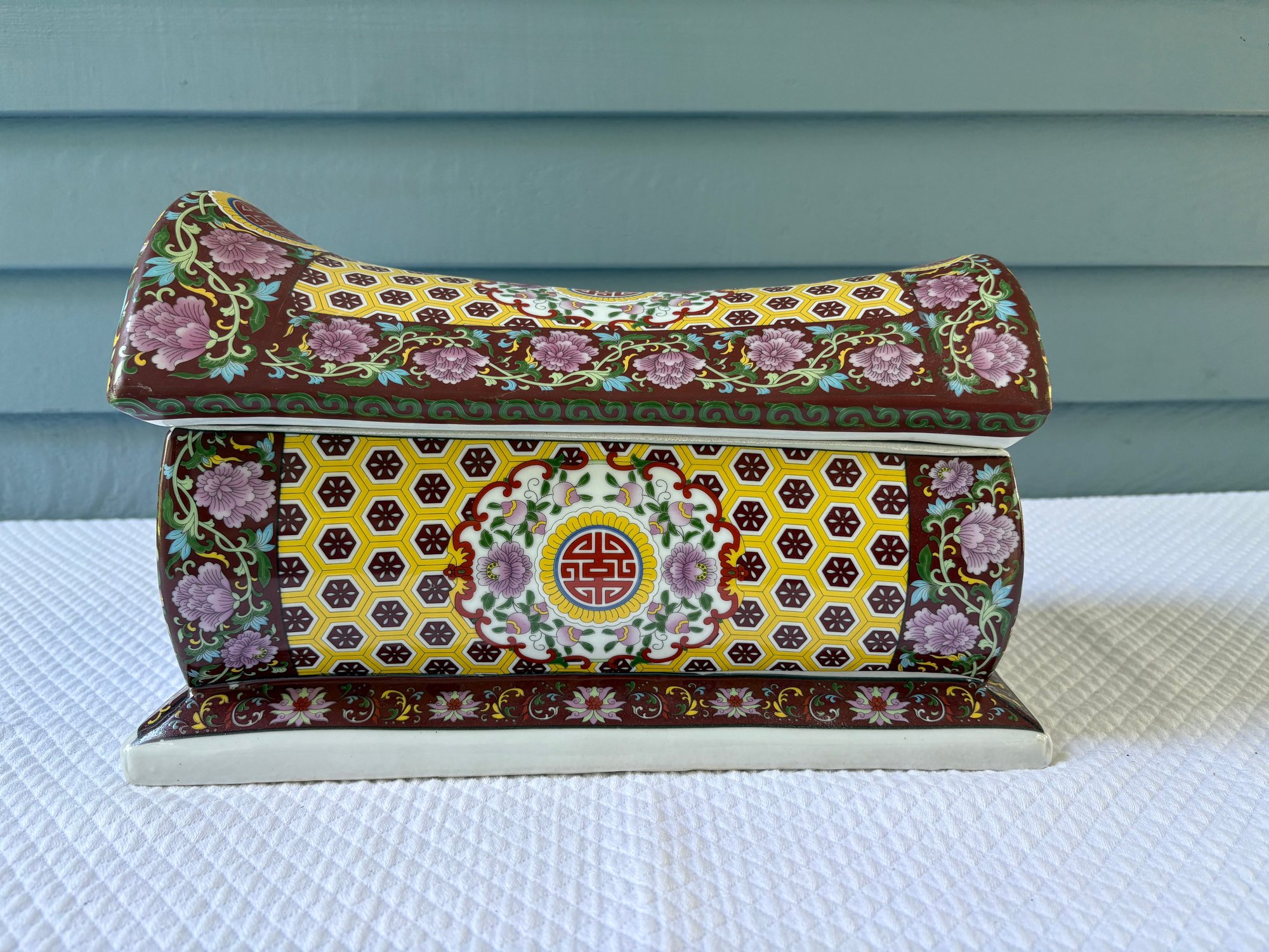Chinese Ceramic Head Rest Or Pillow #2132454 | Auctionninja.com