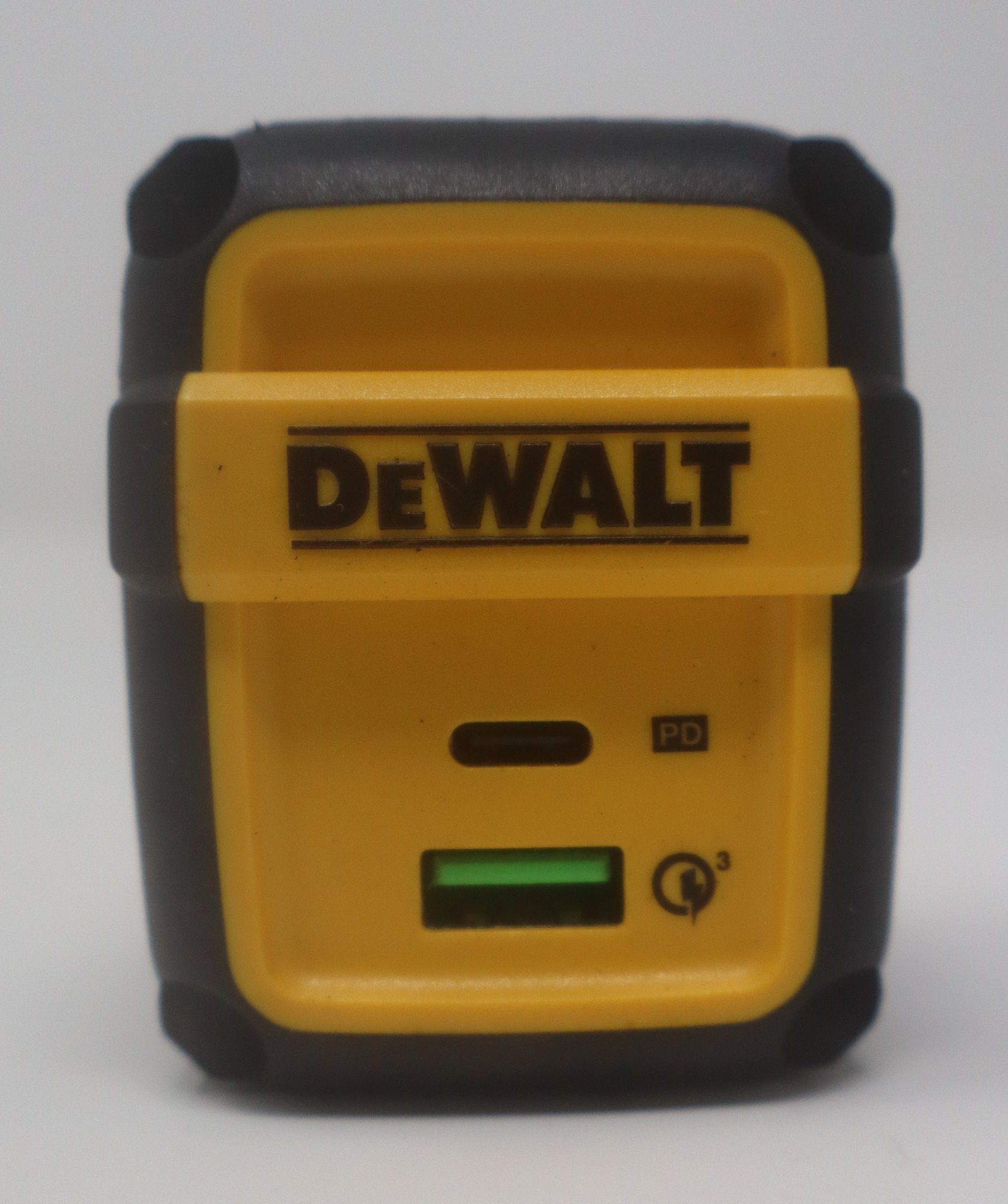 DEWALT 2-Port Worksite USB PD Charger #1926057 | Auctionninja.com