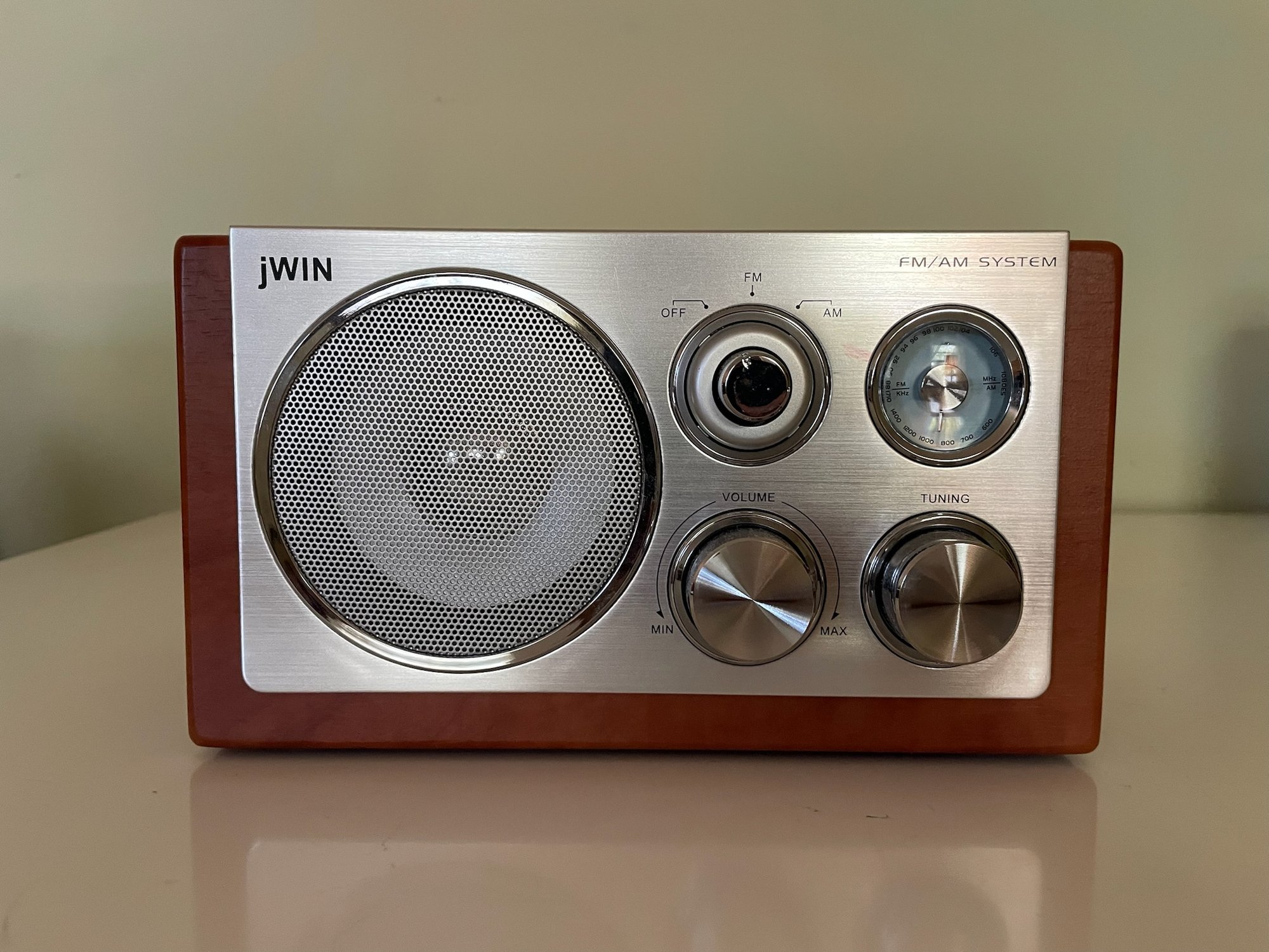 JWin Radio, Model JX-M202 #1961610 | Auctionninja.com