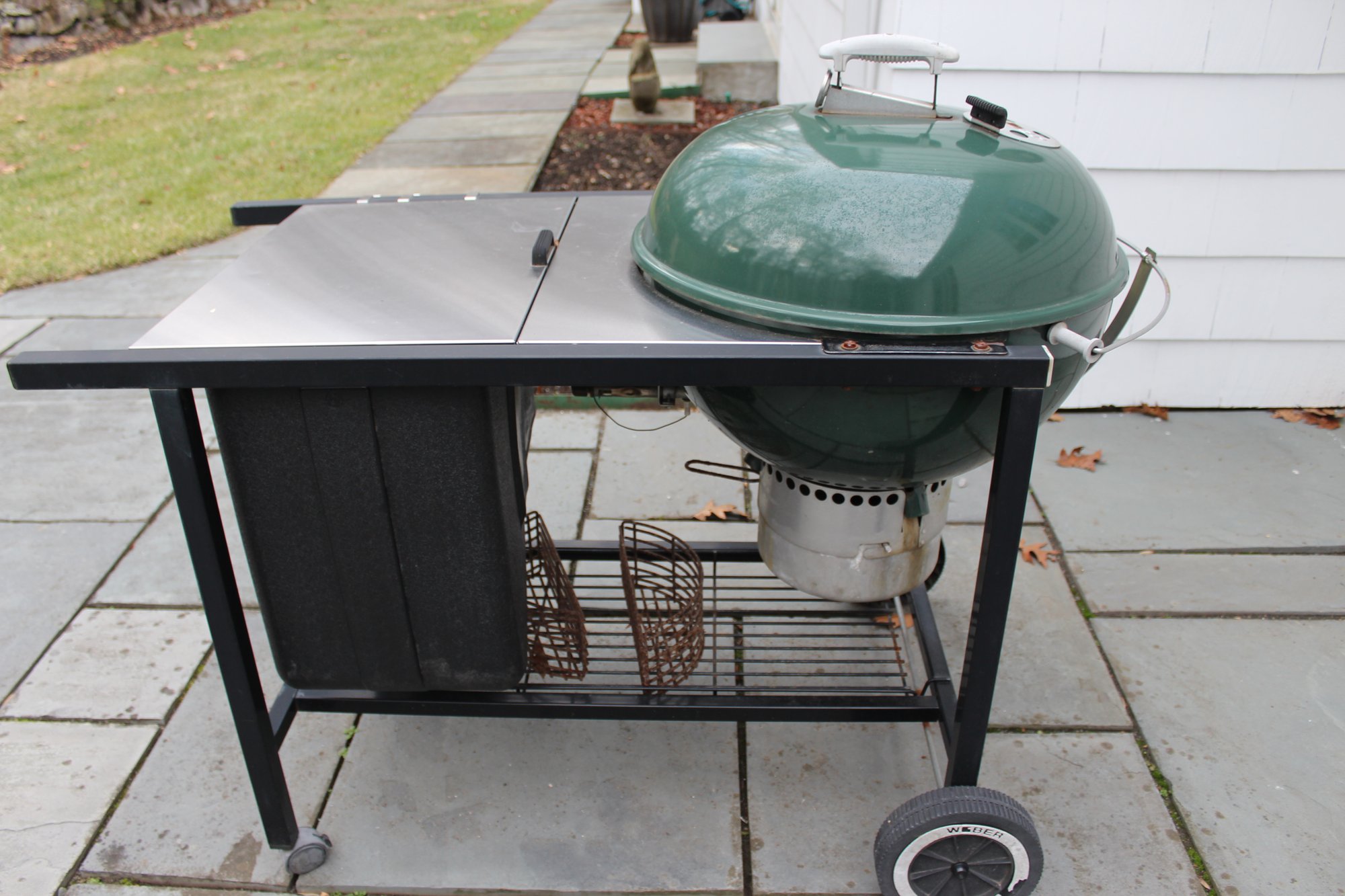 Weber Grill With Gas Start And Cart #2051107 | Auctionninja.com