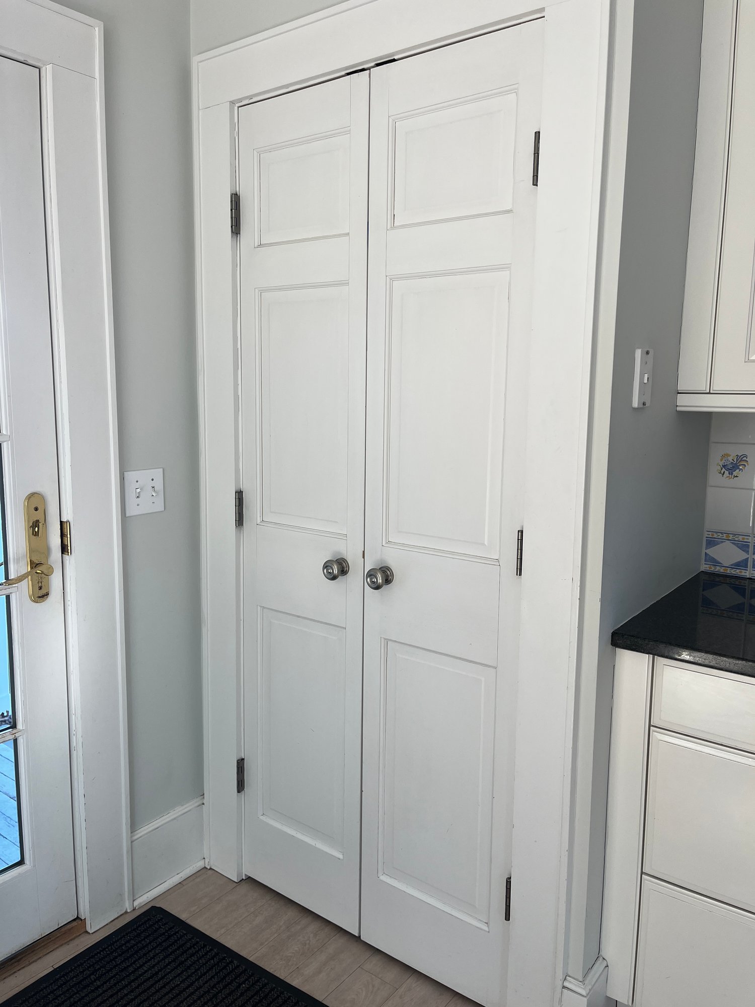 A Set Of Double Closet Doors - 1i #40825996 | Auctionninja.com