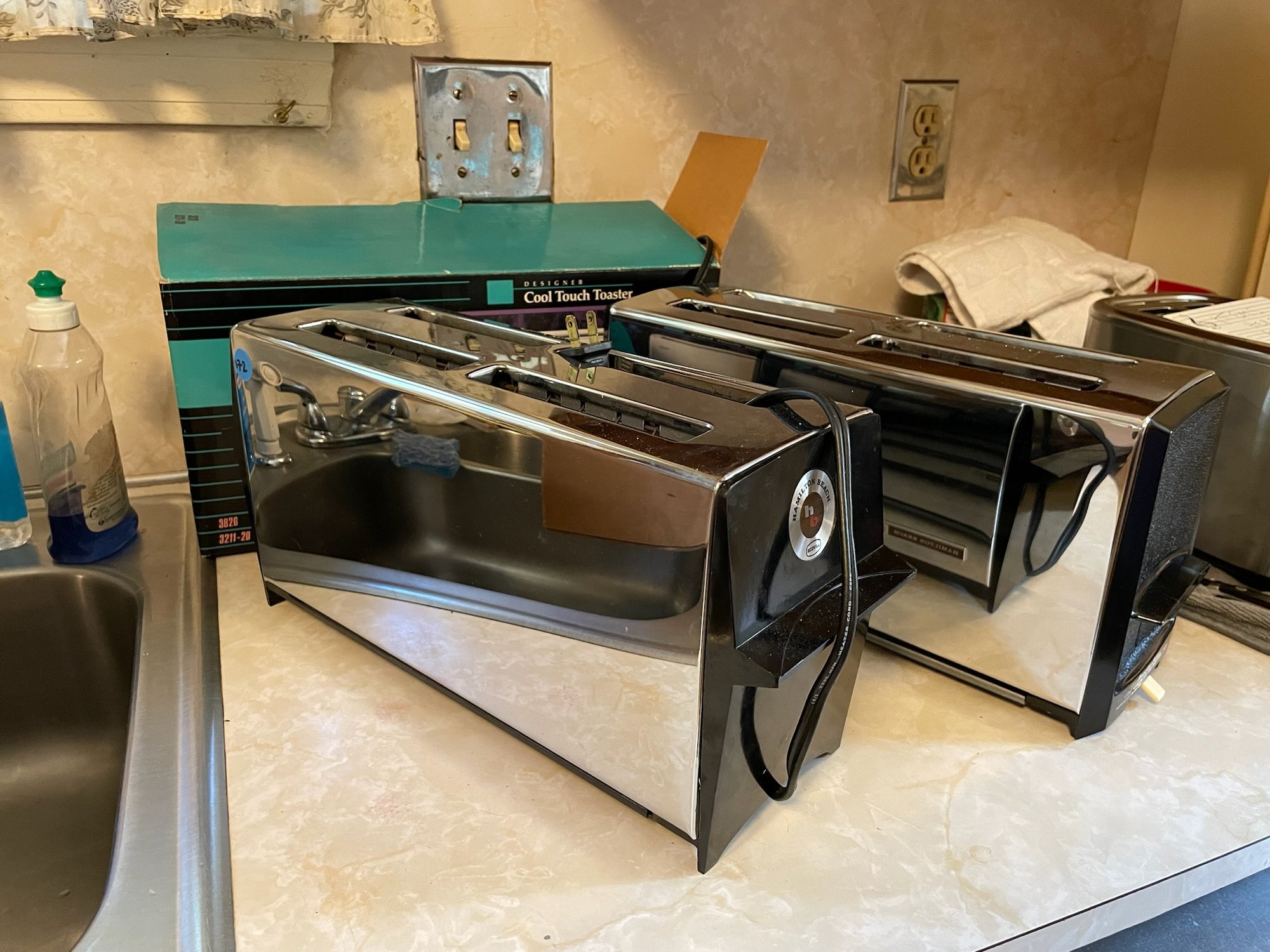 2 Toasters, One In Box #1961745 | Auctionninja.com
