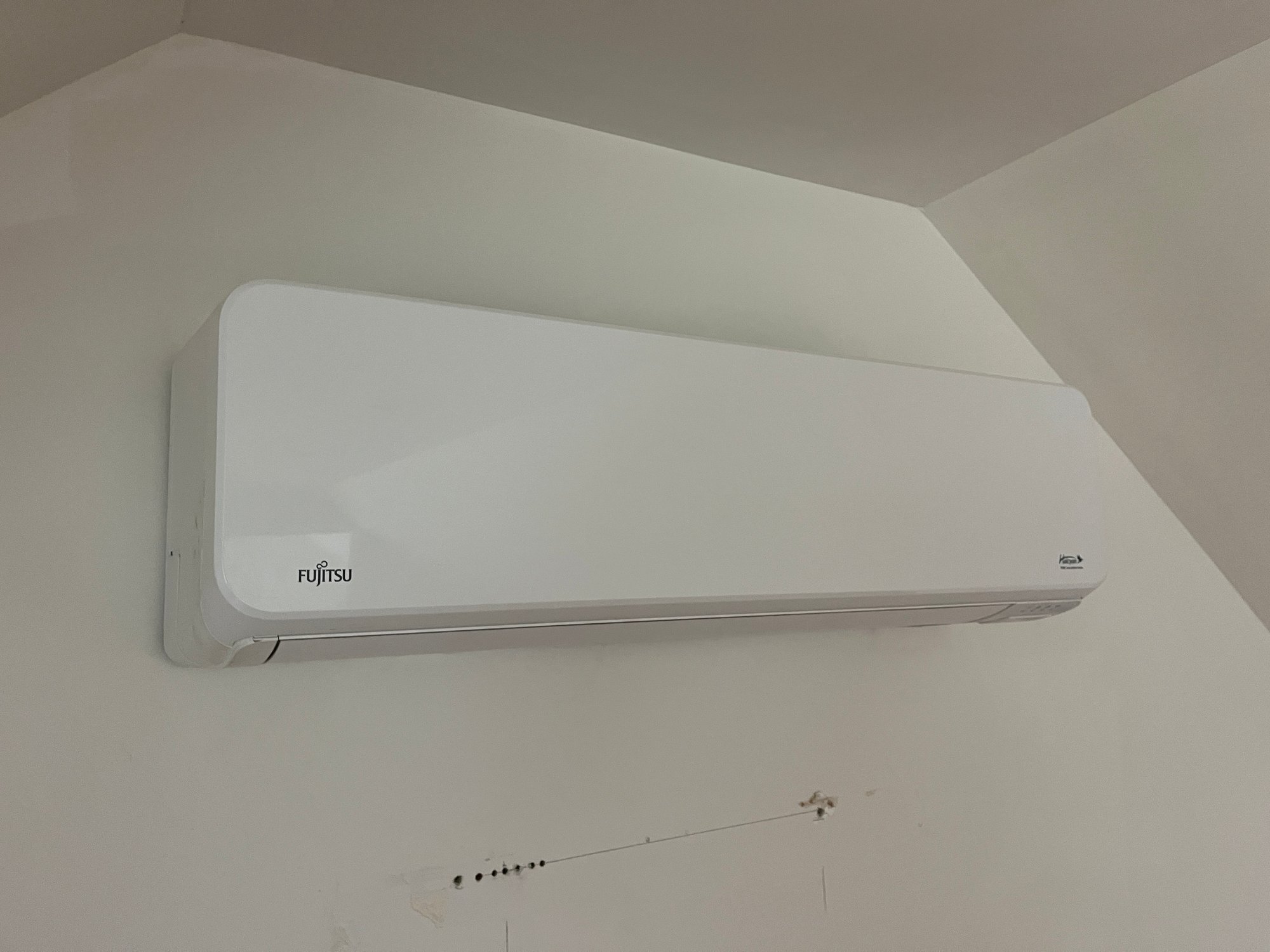 Fujitsu Halcyon DC Inverter - Ductless Mini-split HVAC System - Approx ...
