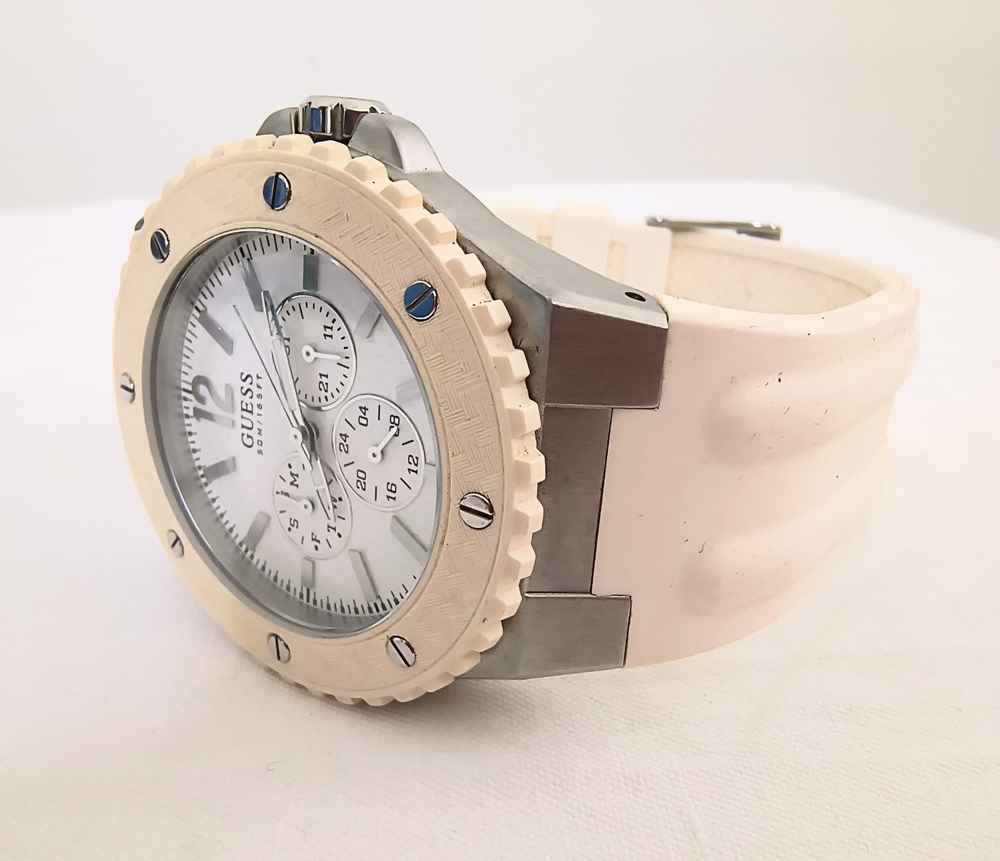Guess White And Off-white Watch With Rubber Band #1950442 ...