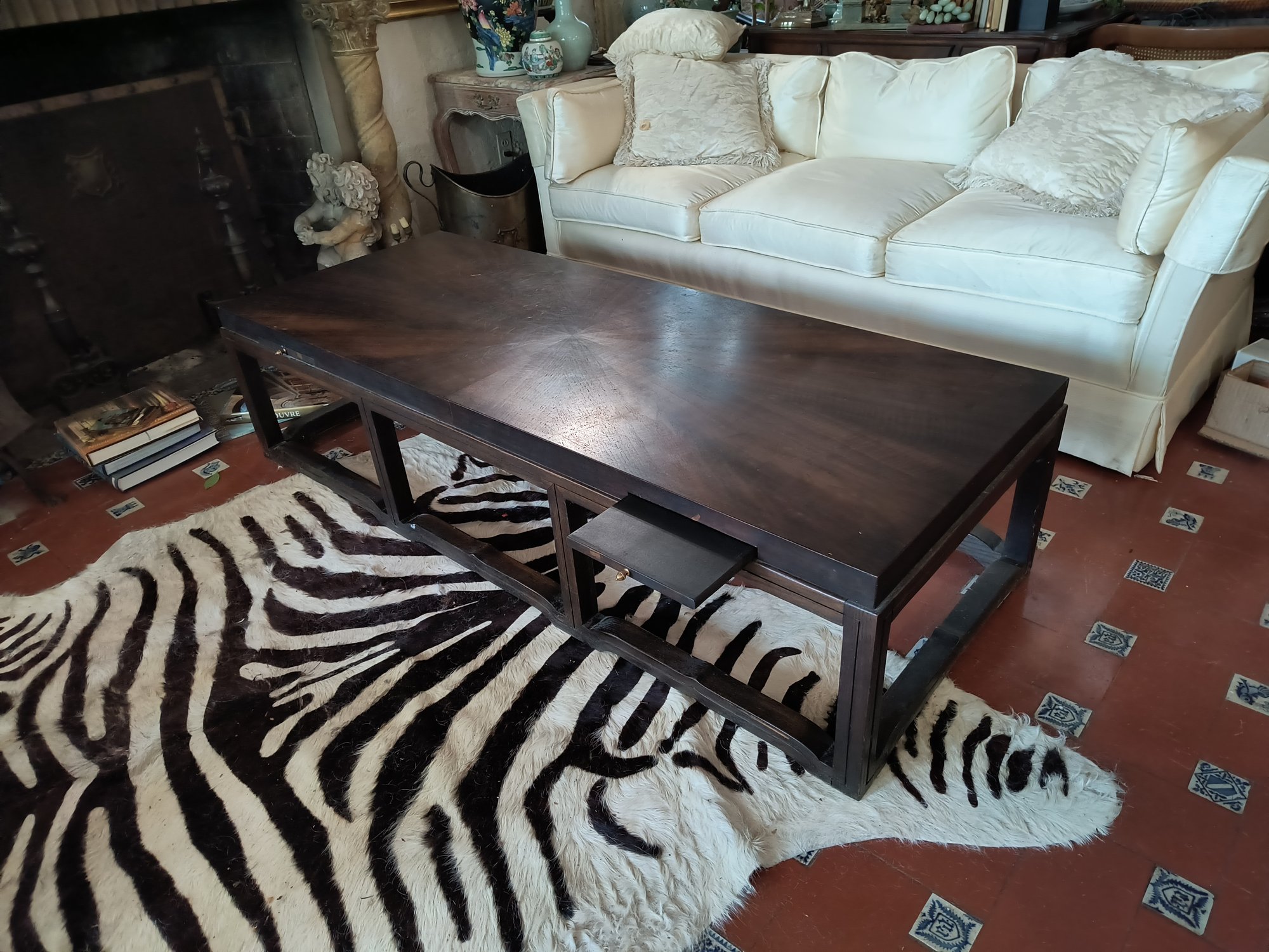 Extra Long Wood Coffee Table With Retractable Drinks Trays #1950548 ...