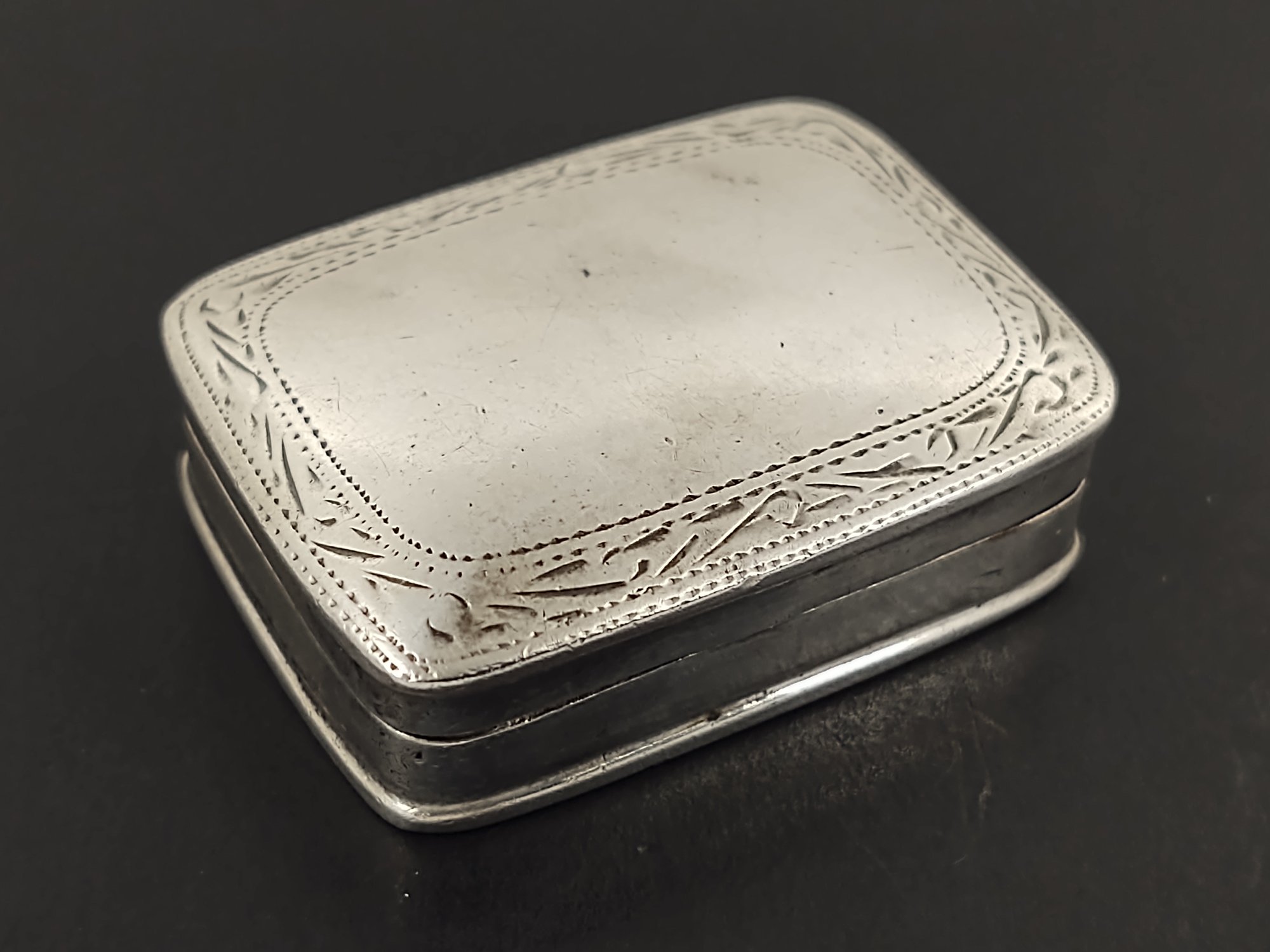 ANTIQUE STERLING SILVER PILL BOX #1997705 | Auctionninja.com
