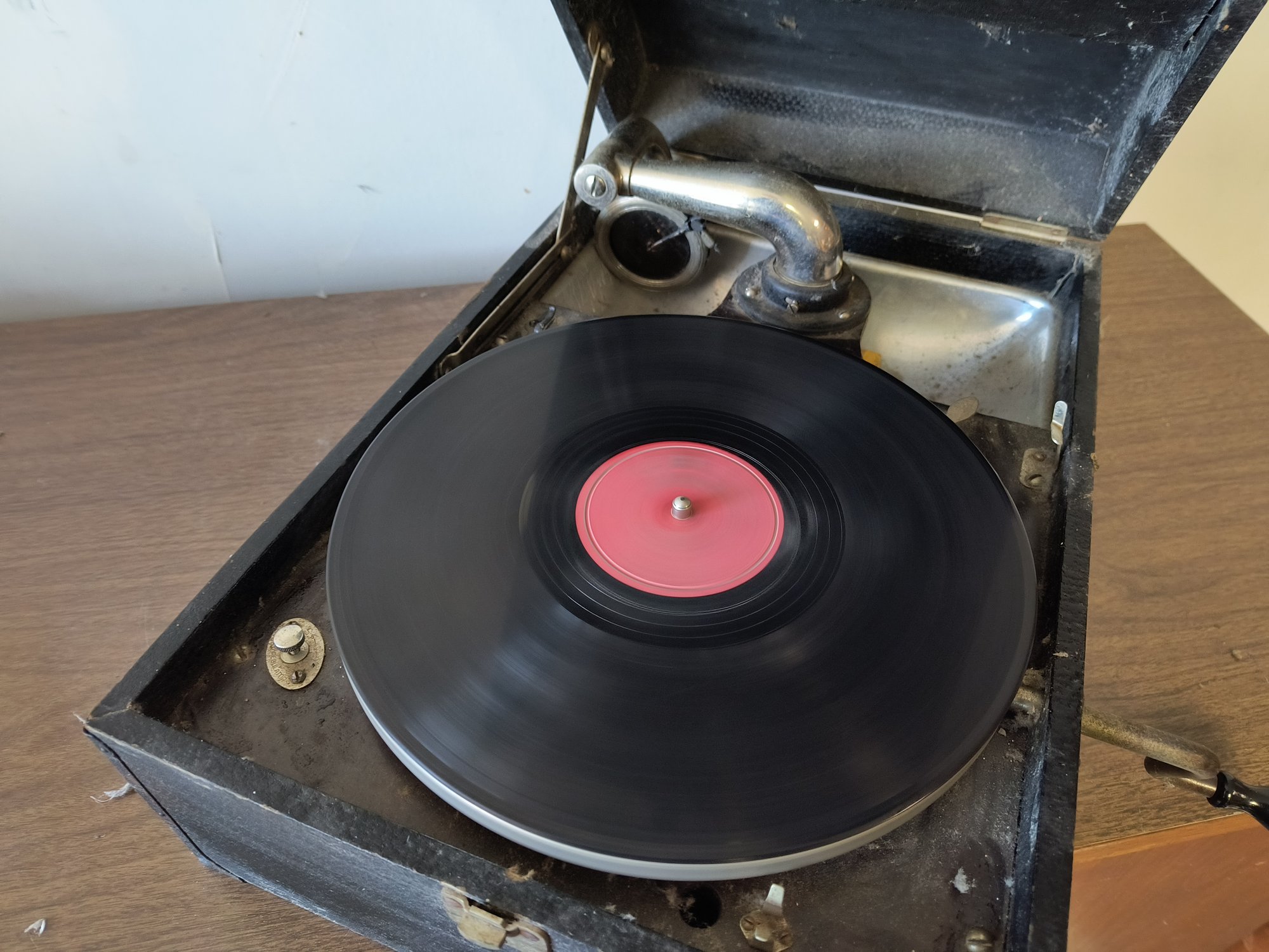 Antique Victrola Record Player With Crank Handle In Leather Box ...